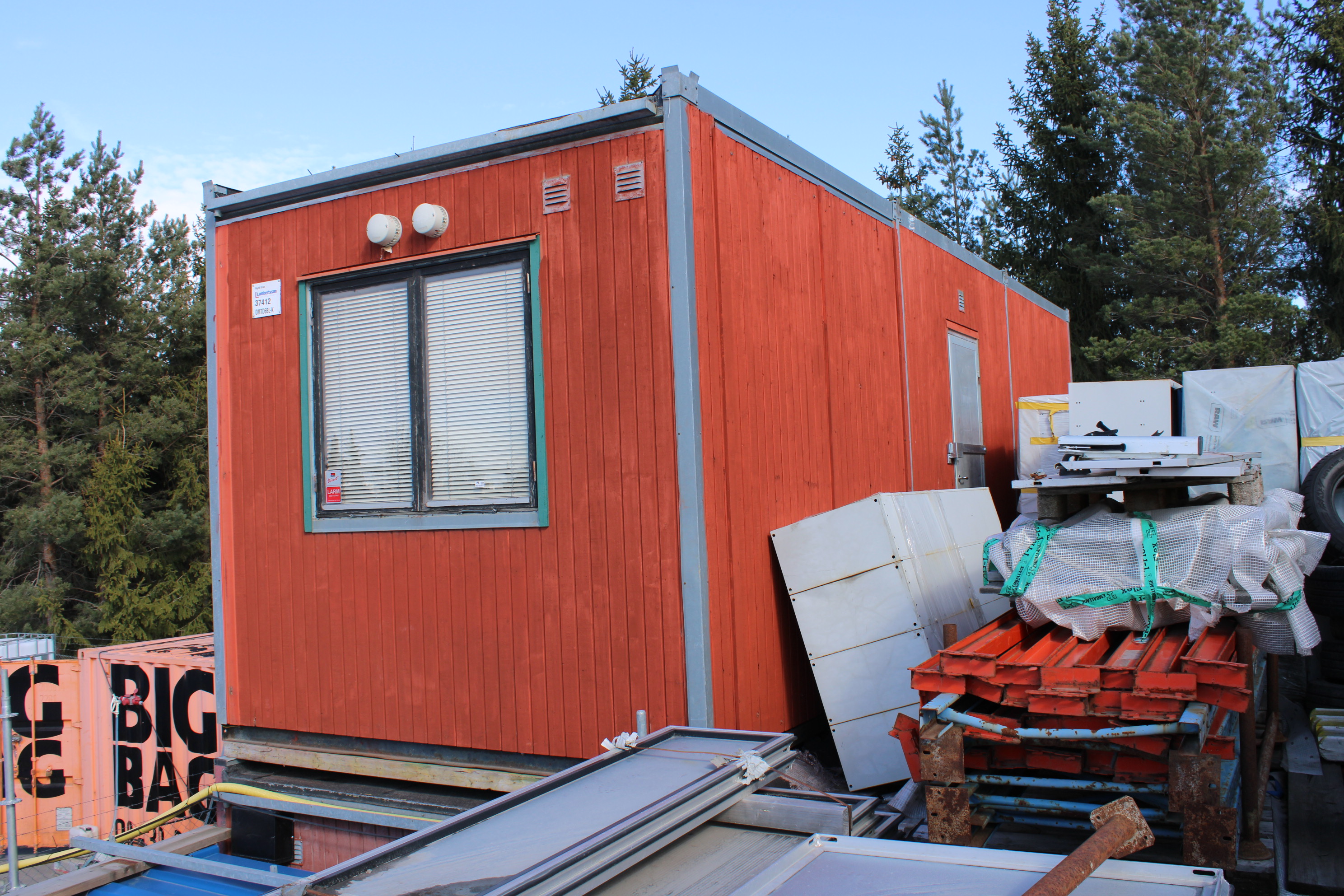 Work stall with content - PS Auction - We value the future - Largest in ...