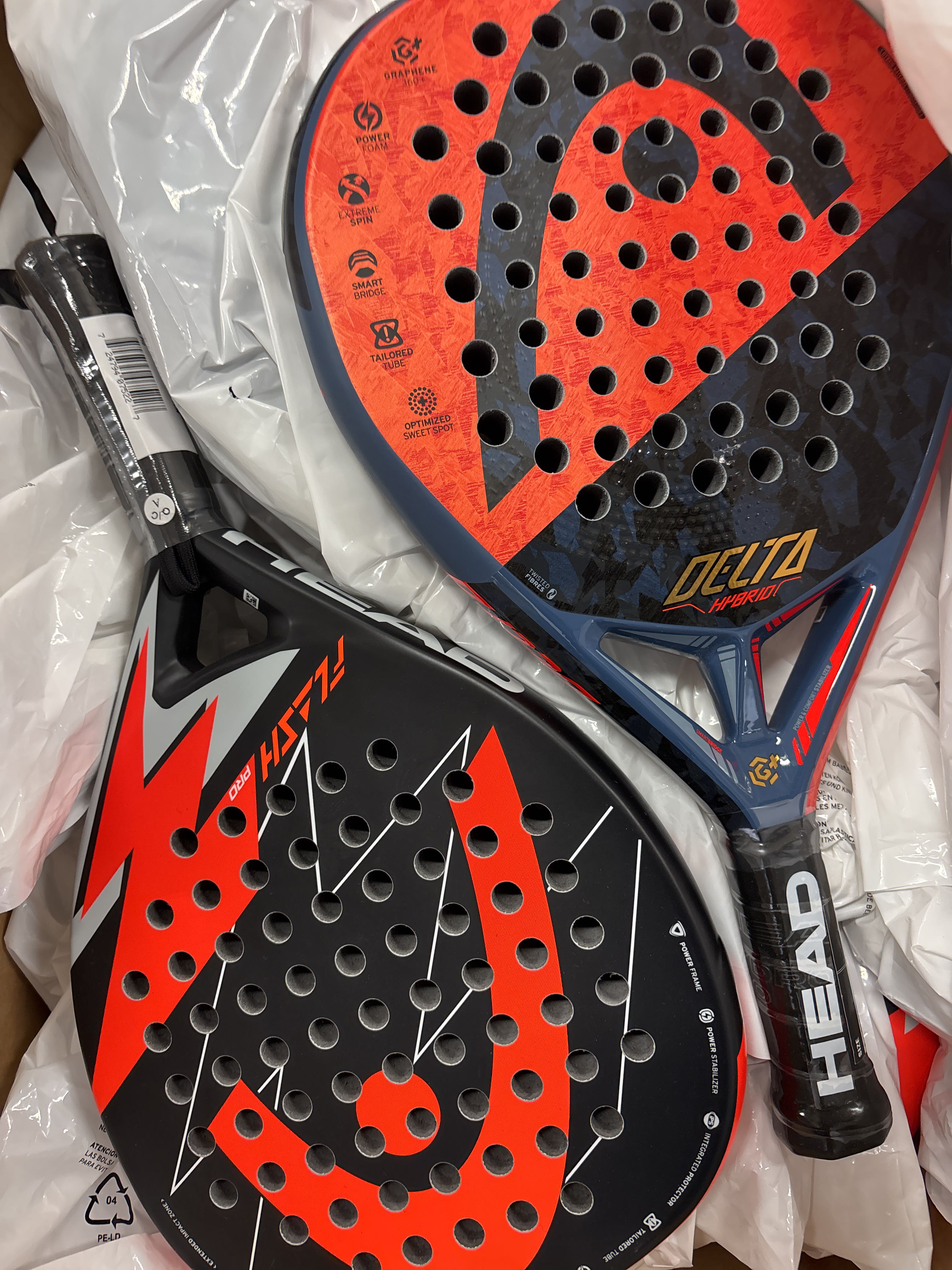 Parti med padel rack, kläder, skor och tillbehör - Auktioner online ...