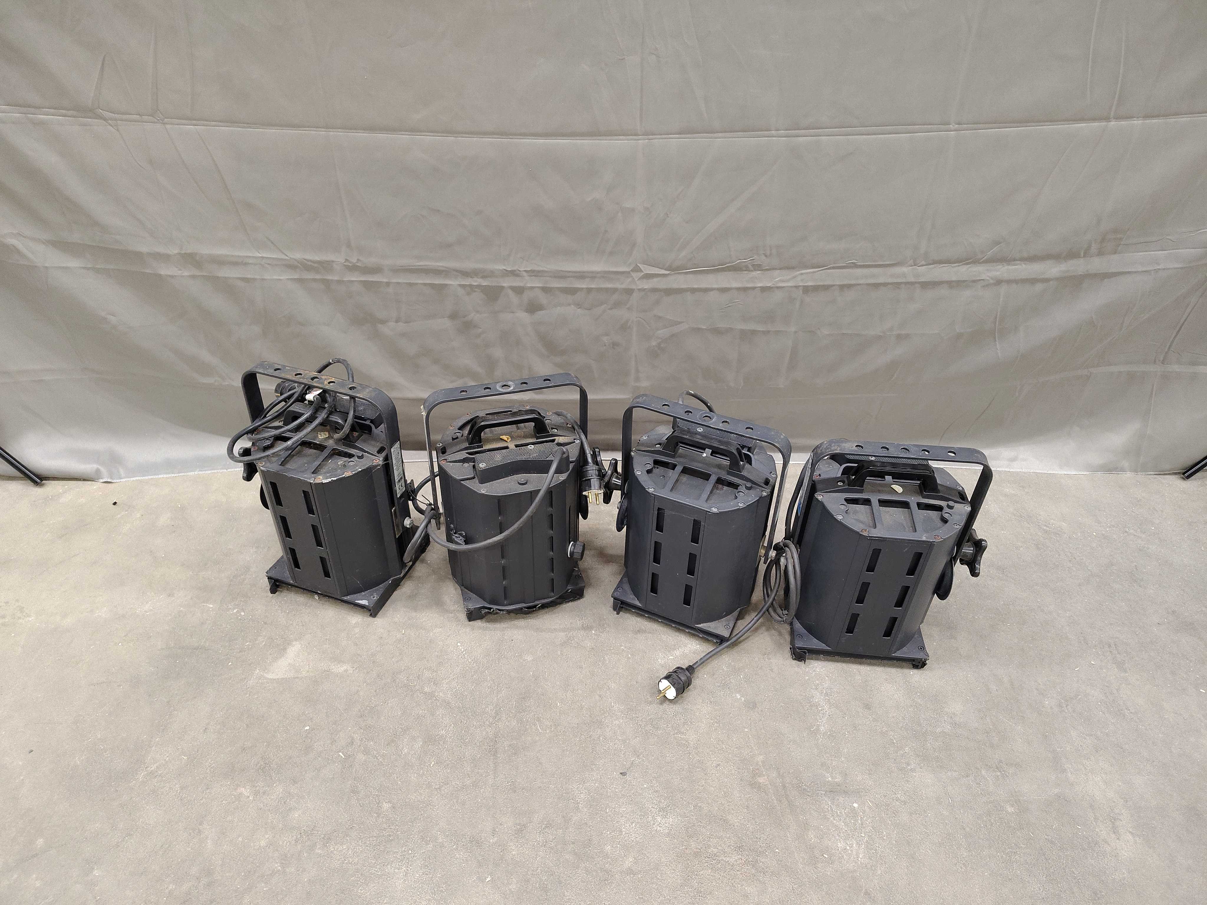 Fresnelarmaturer 4 st – Selecon, Compact Fresnel GX9.5 - Auktioner ...