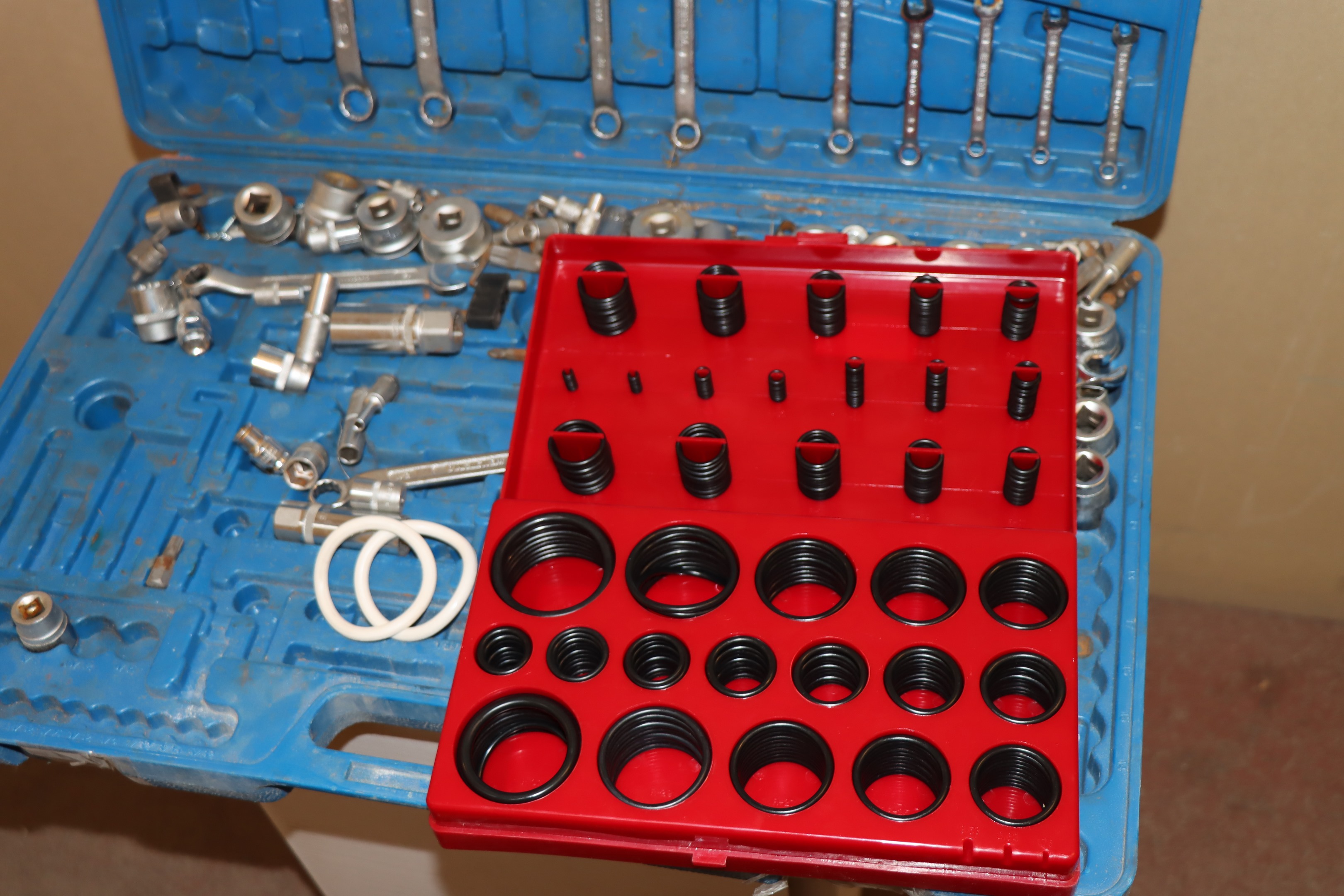 Assortment box O-rings + Socket wrench set - PS Auction - We value the ...