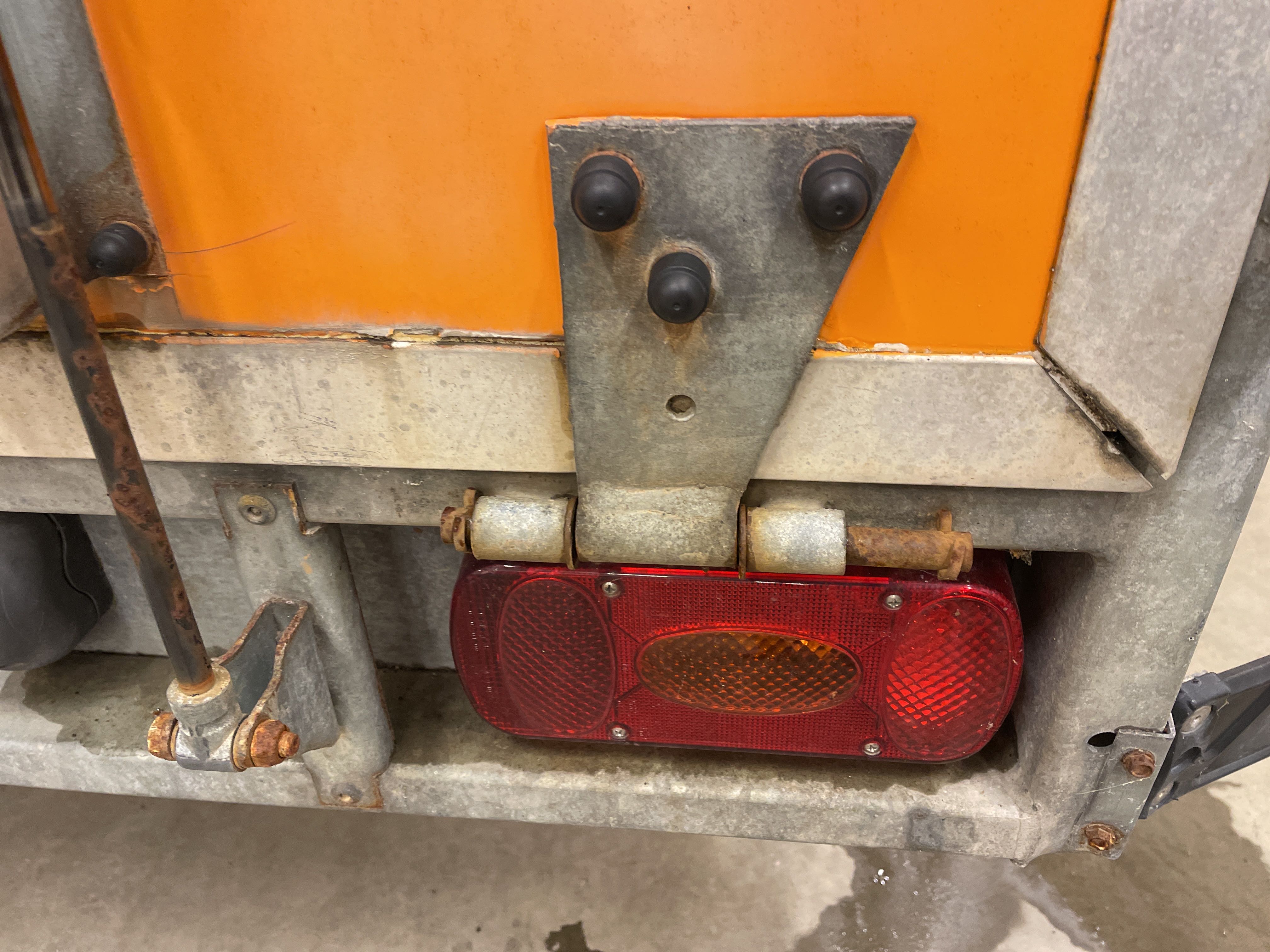 Kåpsläpvagn med ramp 1000kg Thule CE100035R -2010 - Auktioner online ...