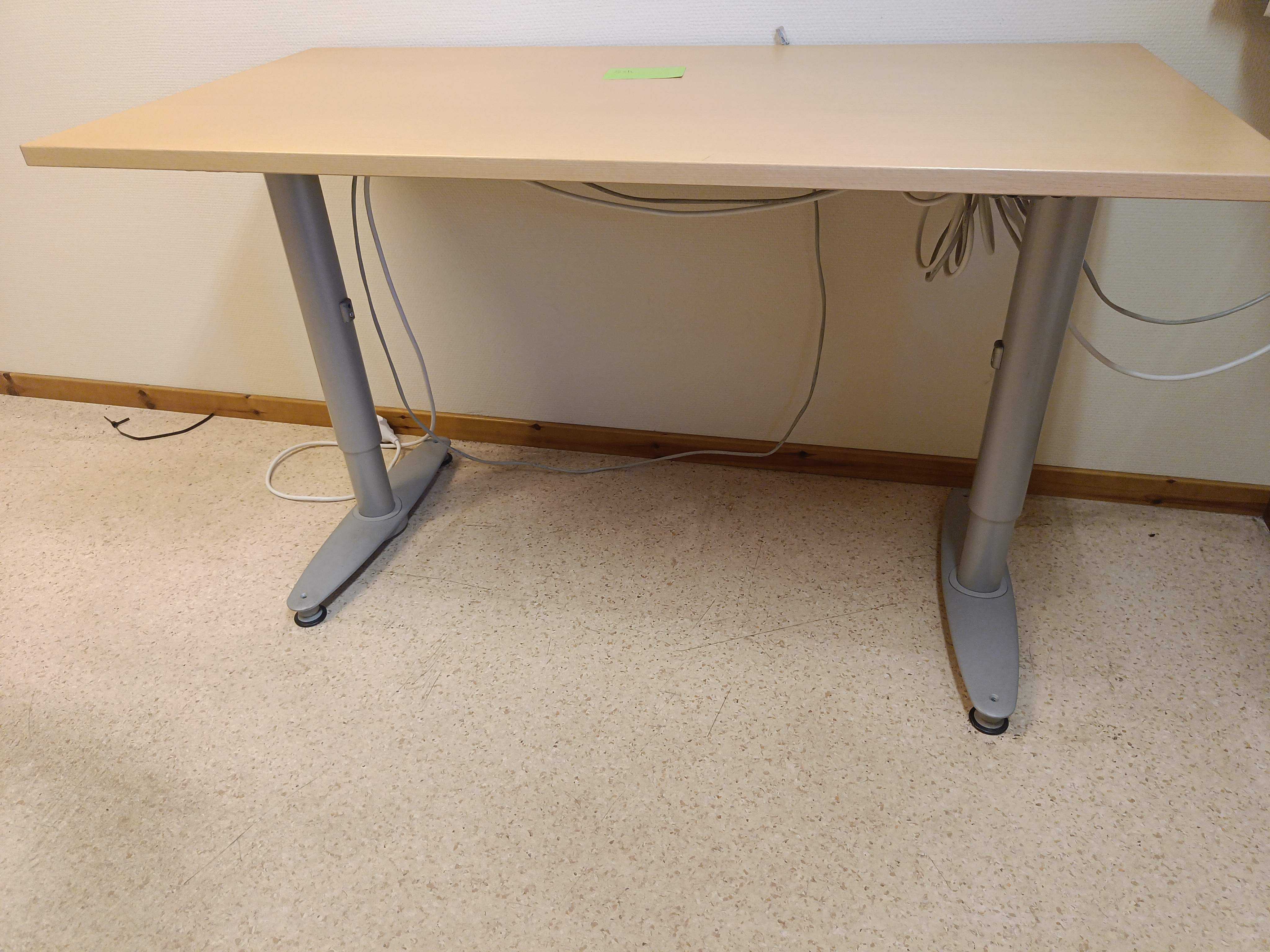 Raised and lowerable desk - PS Auction - We value the future - Largest ...