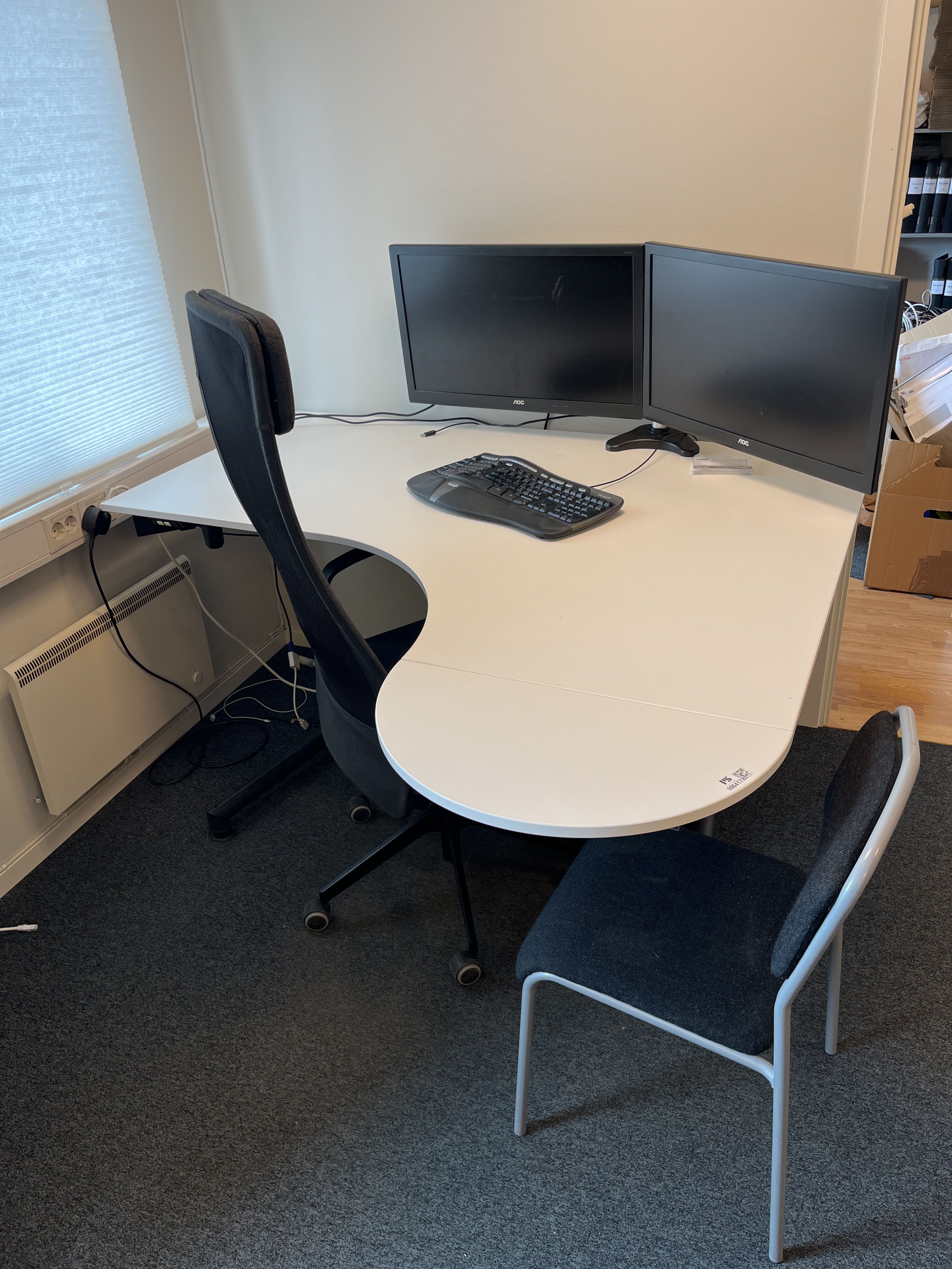 Office space Height-adjustable desk - PS Auction - We value the future ...