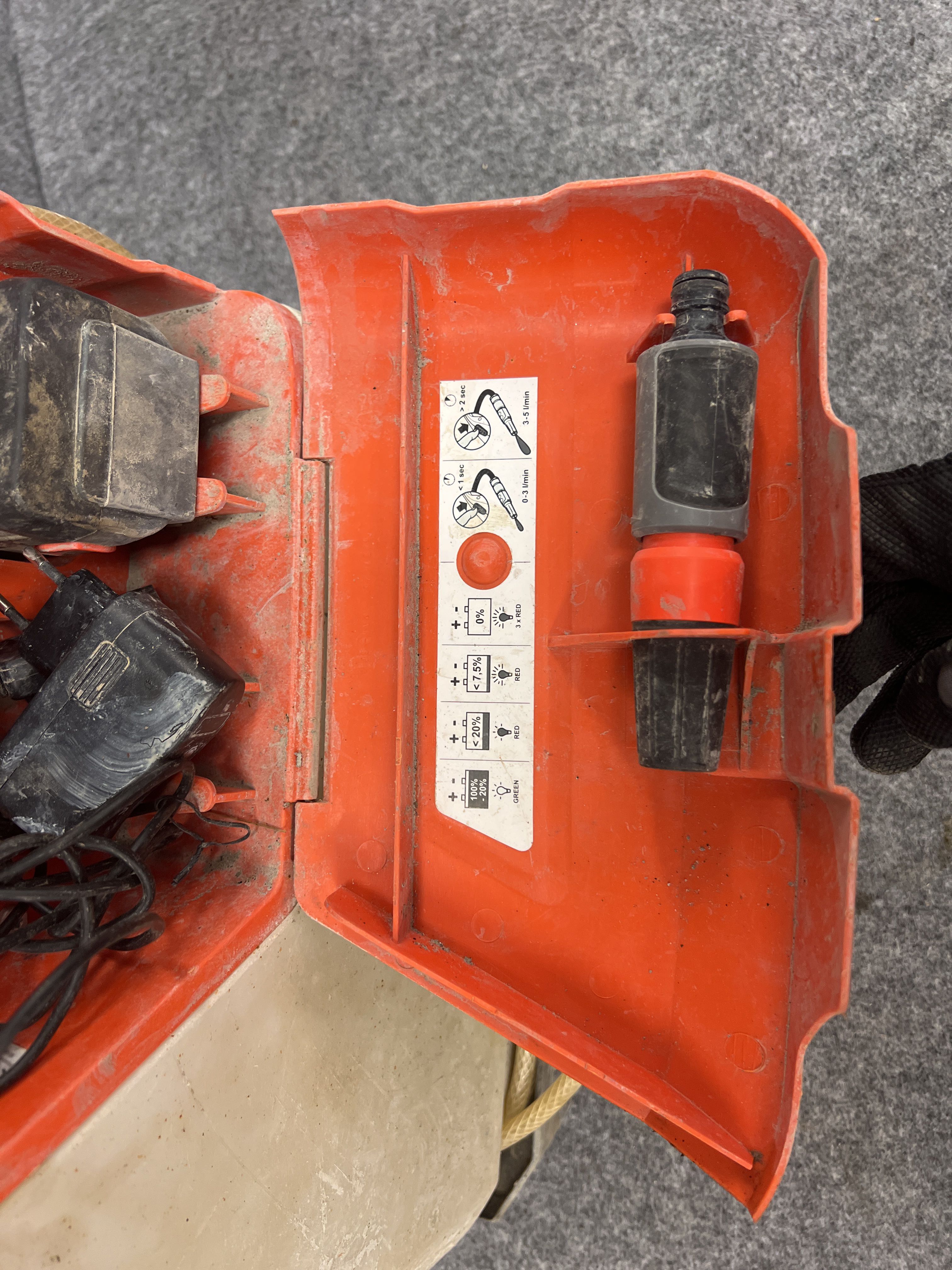 Vattentank med elektrisk pump Husqvarna WT 15 - Auktioner online - Nätauktioner ...