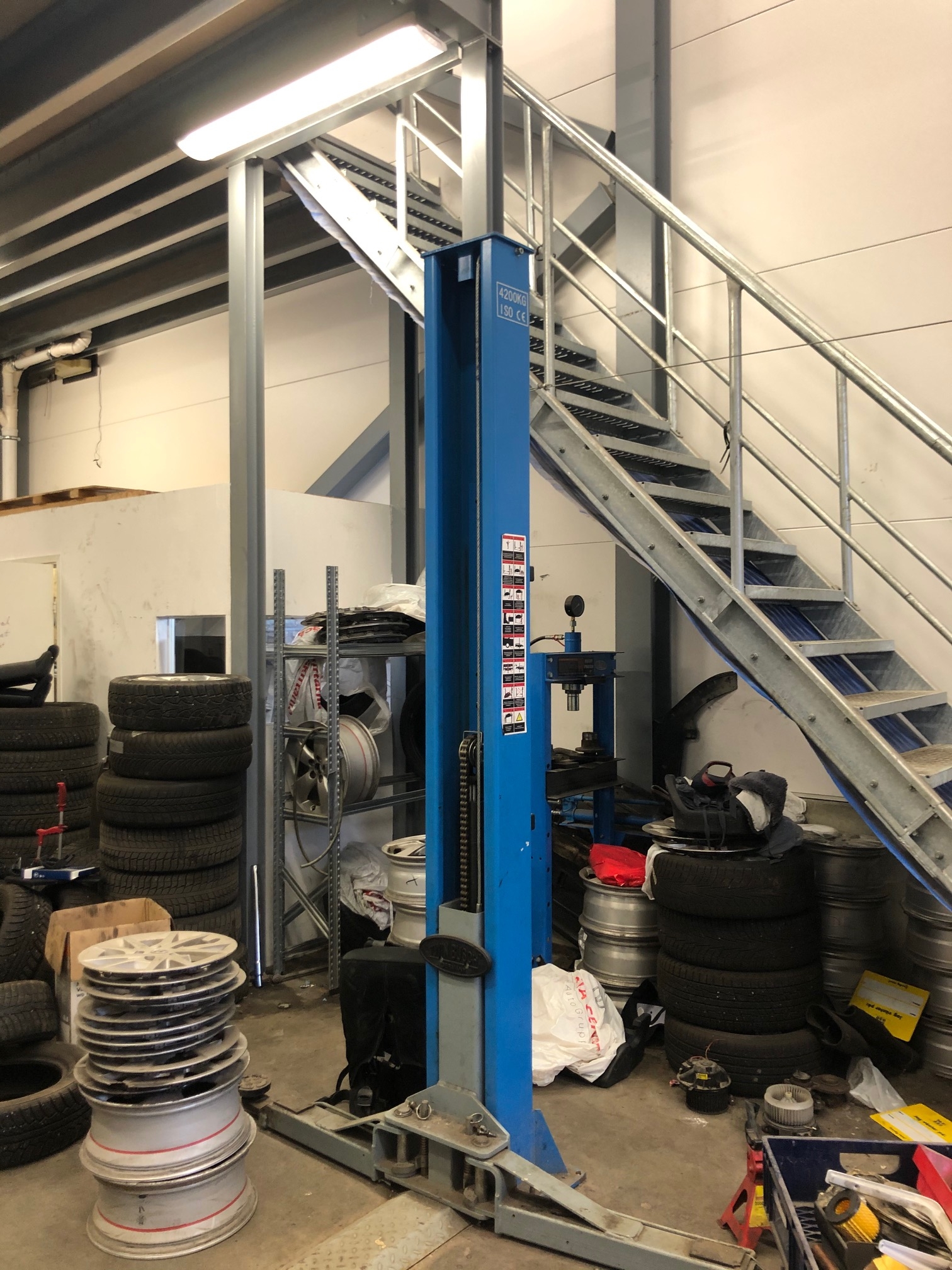 Twin pillar lift Twin Busch 4200kg - 2015 - PS Auction - We value the ...