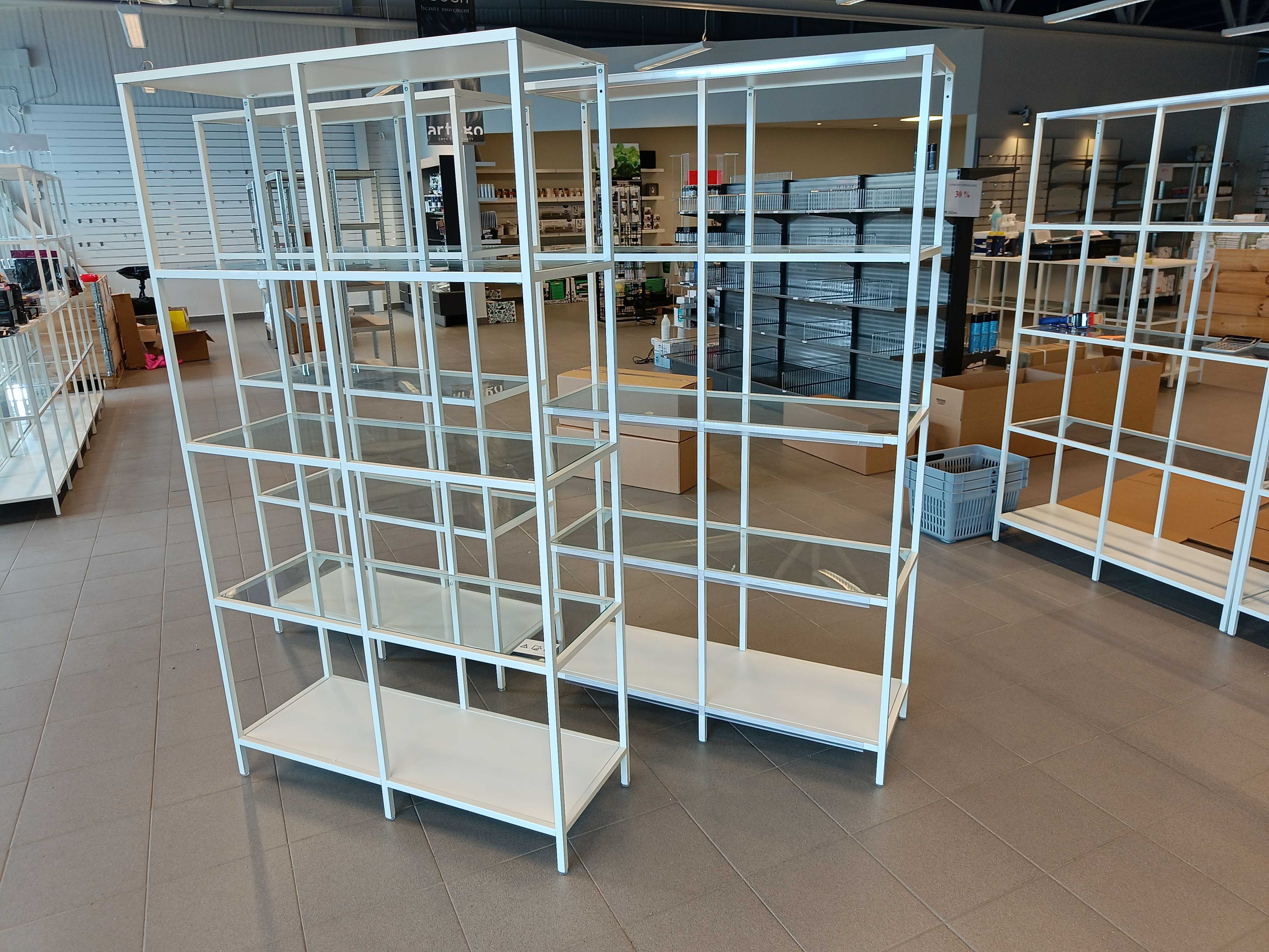 Tre stycken Hyllor i Glas / Metall - Auktioner online - Nätauktioner ...