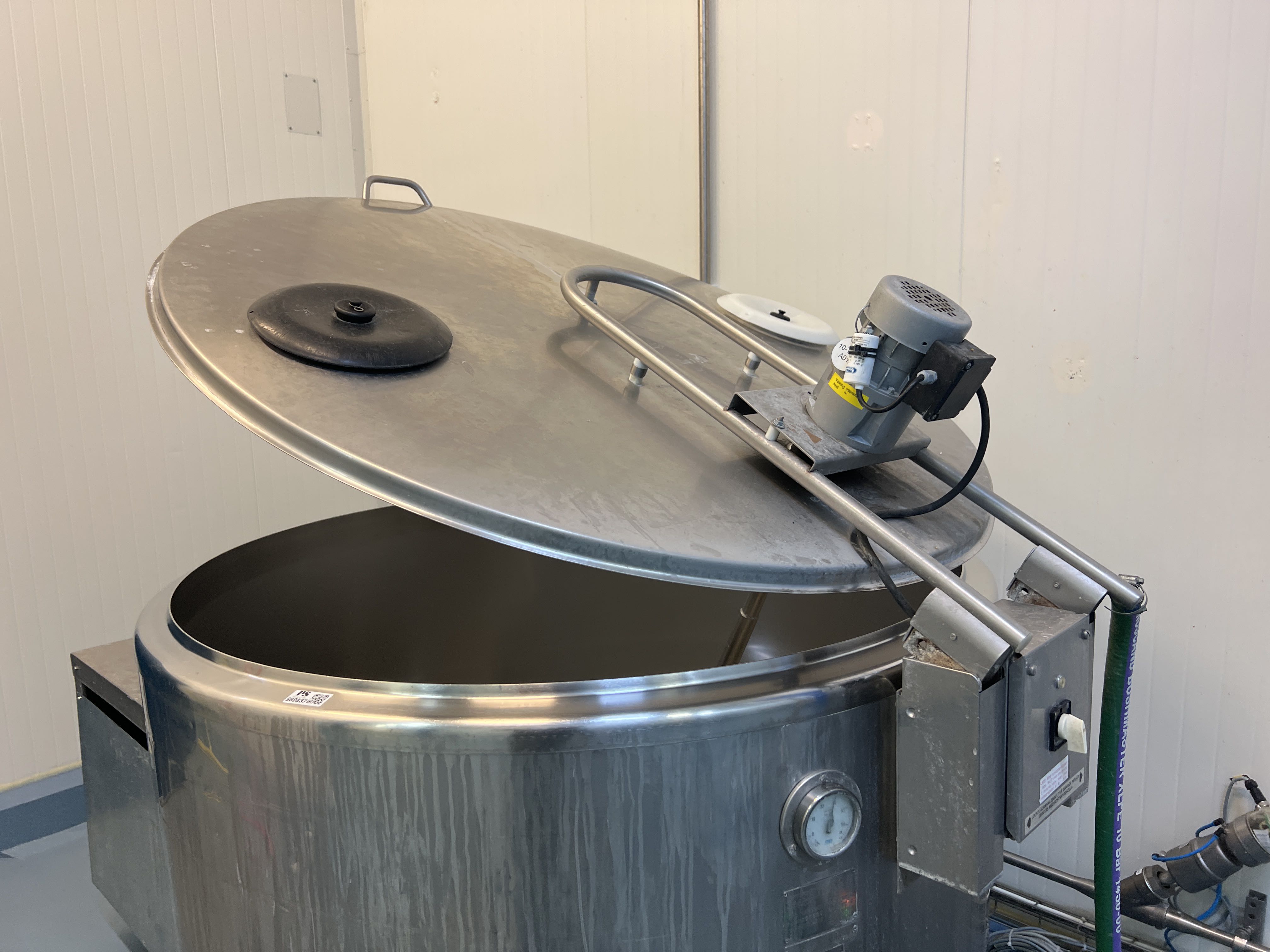 Whey tank with cooling egg and pump Wedholms DF 813 AD 900L -1984 - PS ...