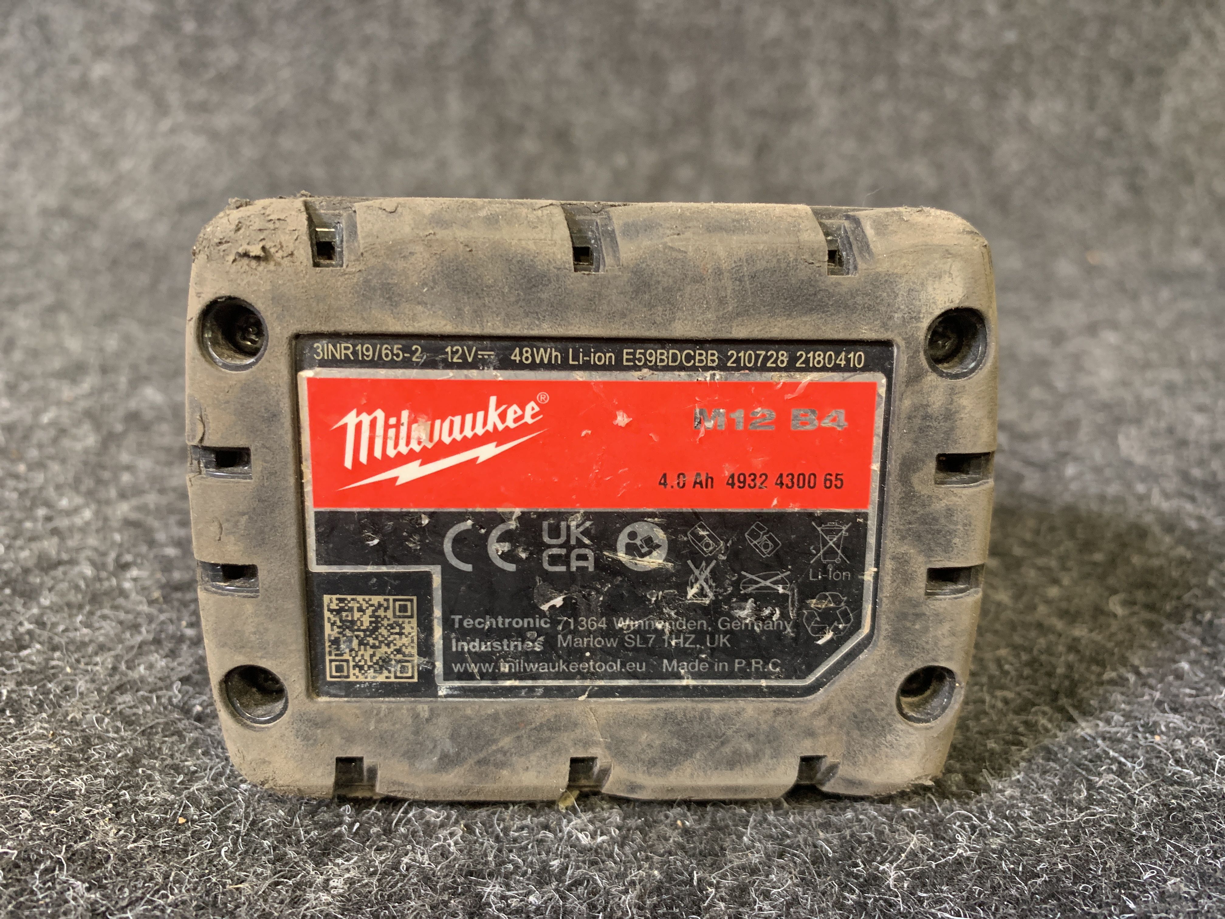Battery 4.0 Ah 12V Milwaukee M12 B4 - PS Auction - We value the future ...