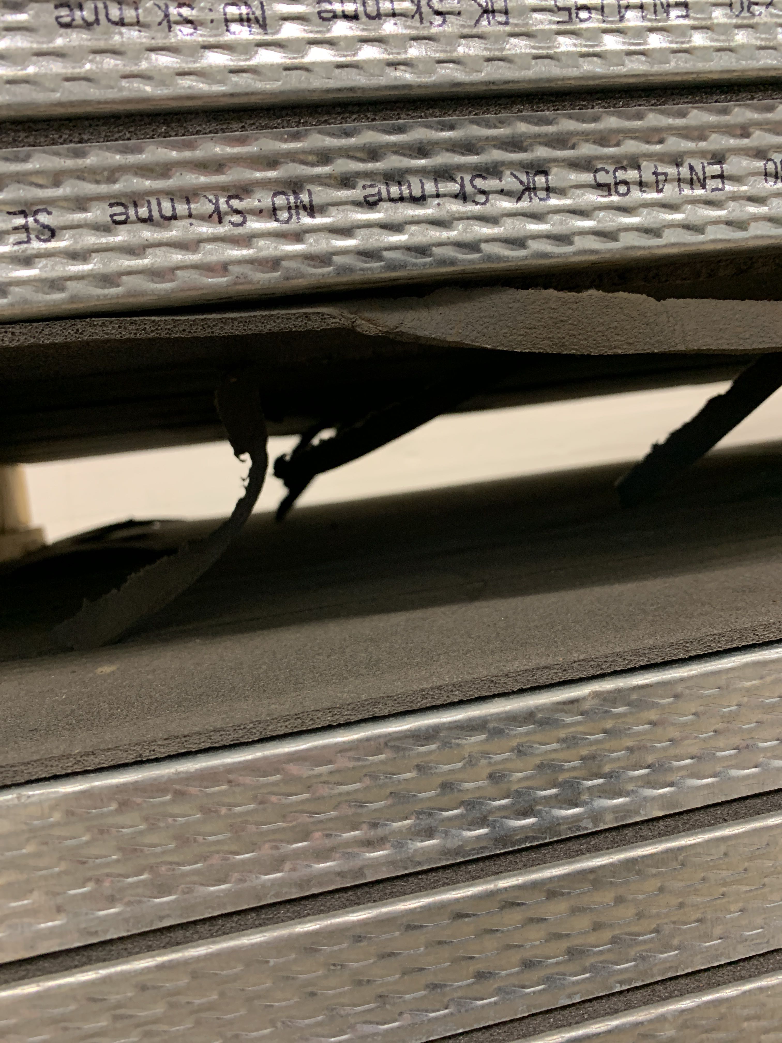 1250pcs Rails Skp 9530 Note 30mm High With Polyethylene Cloth 2500mm Ps Auction We Value