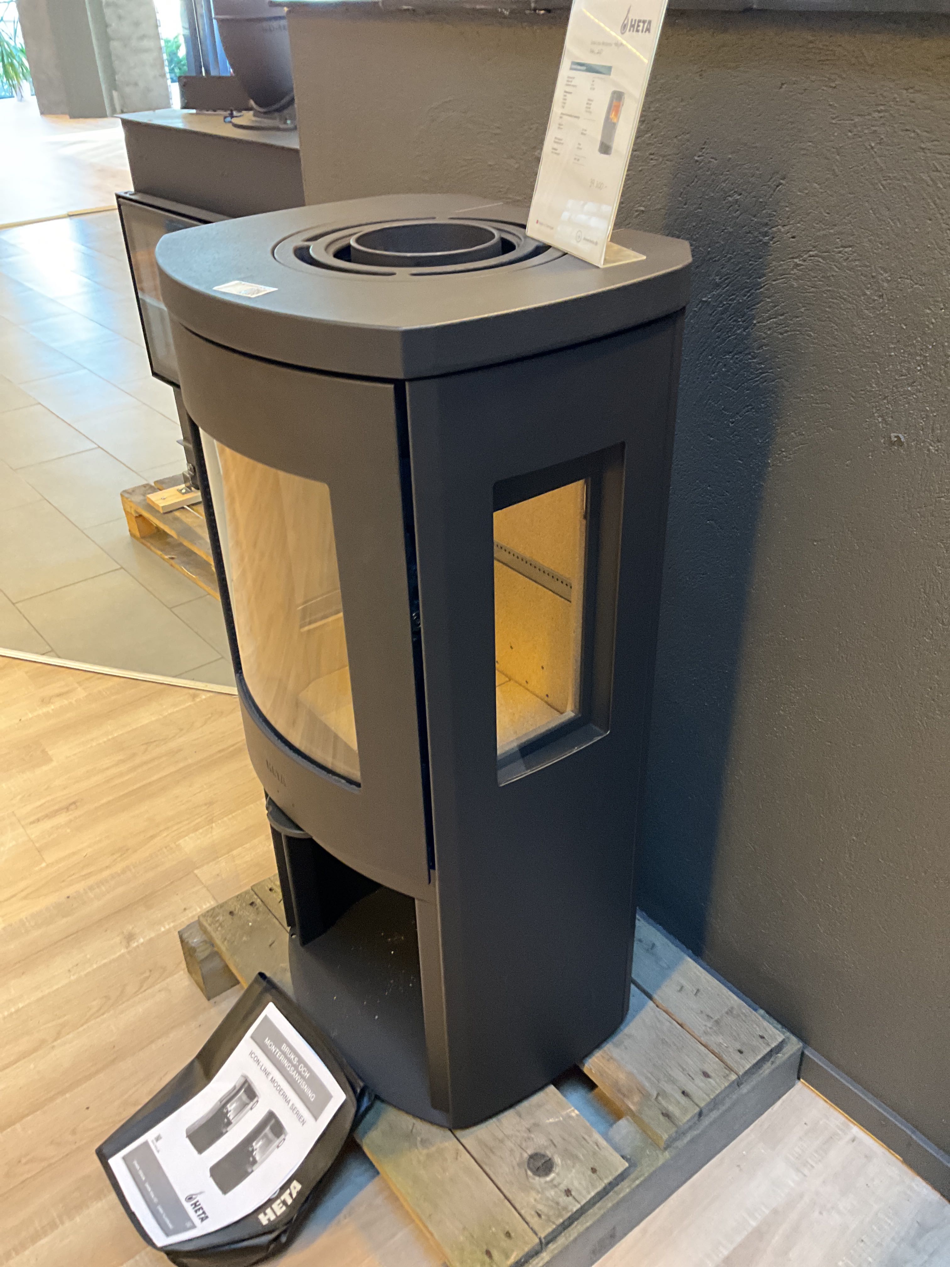 Wood-burning stove HETA Icon-Line - PS Auction - We value the future ...