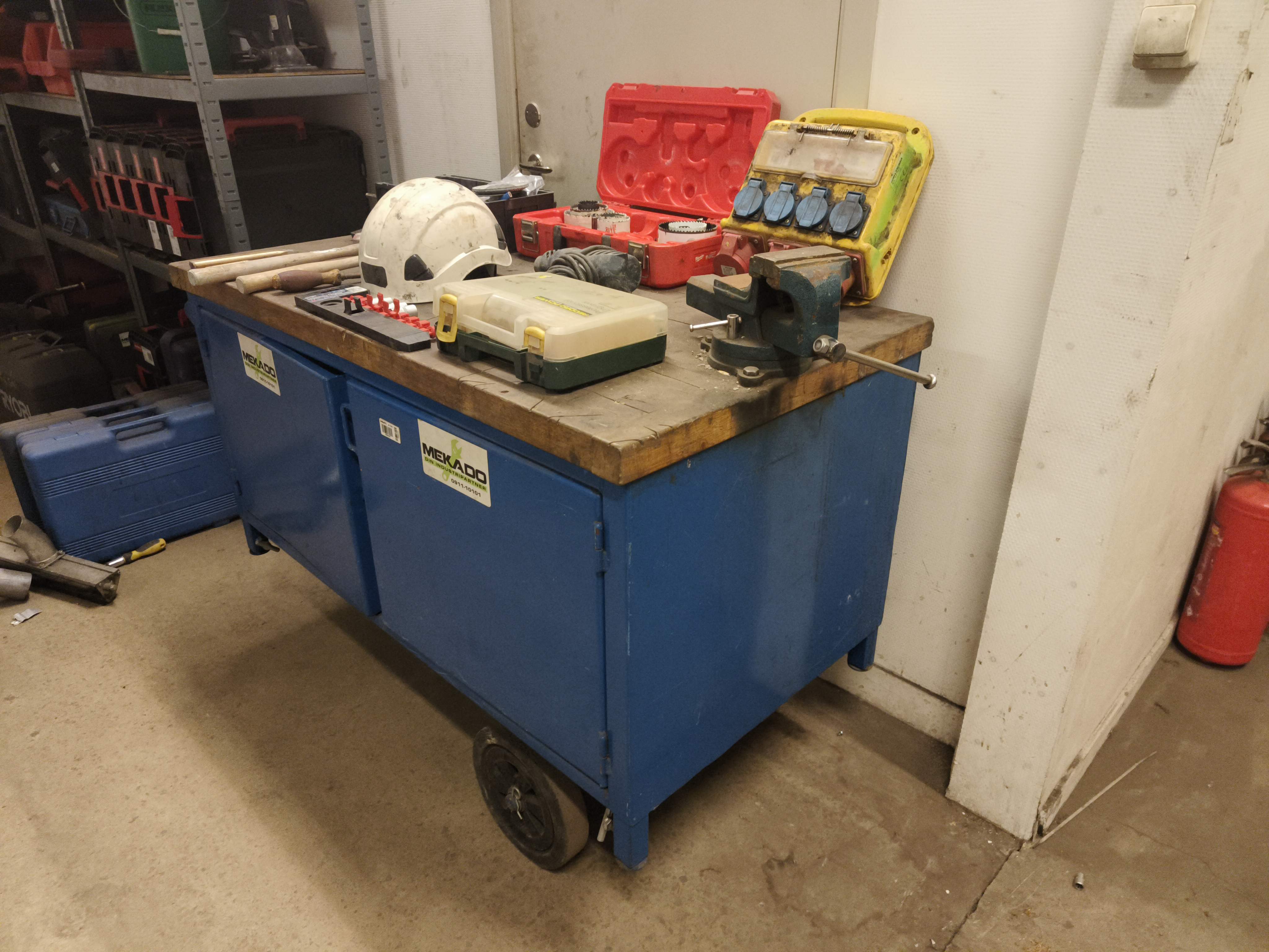Storage / work table with contents - PS Auction - We value the future ...