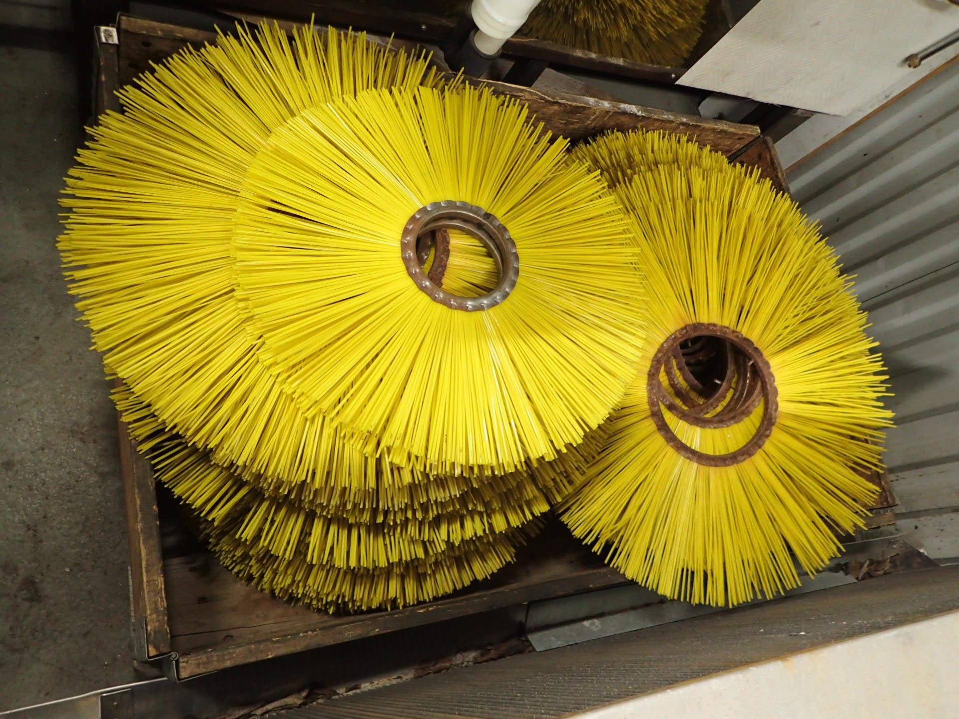 Borstar till sopvals ca 40st - Auktioner online - Nätauktioner ...