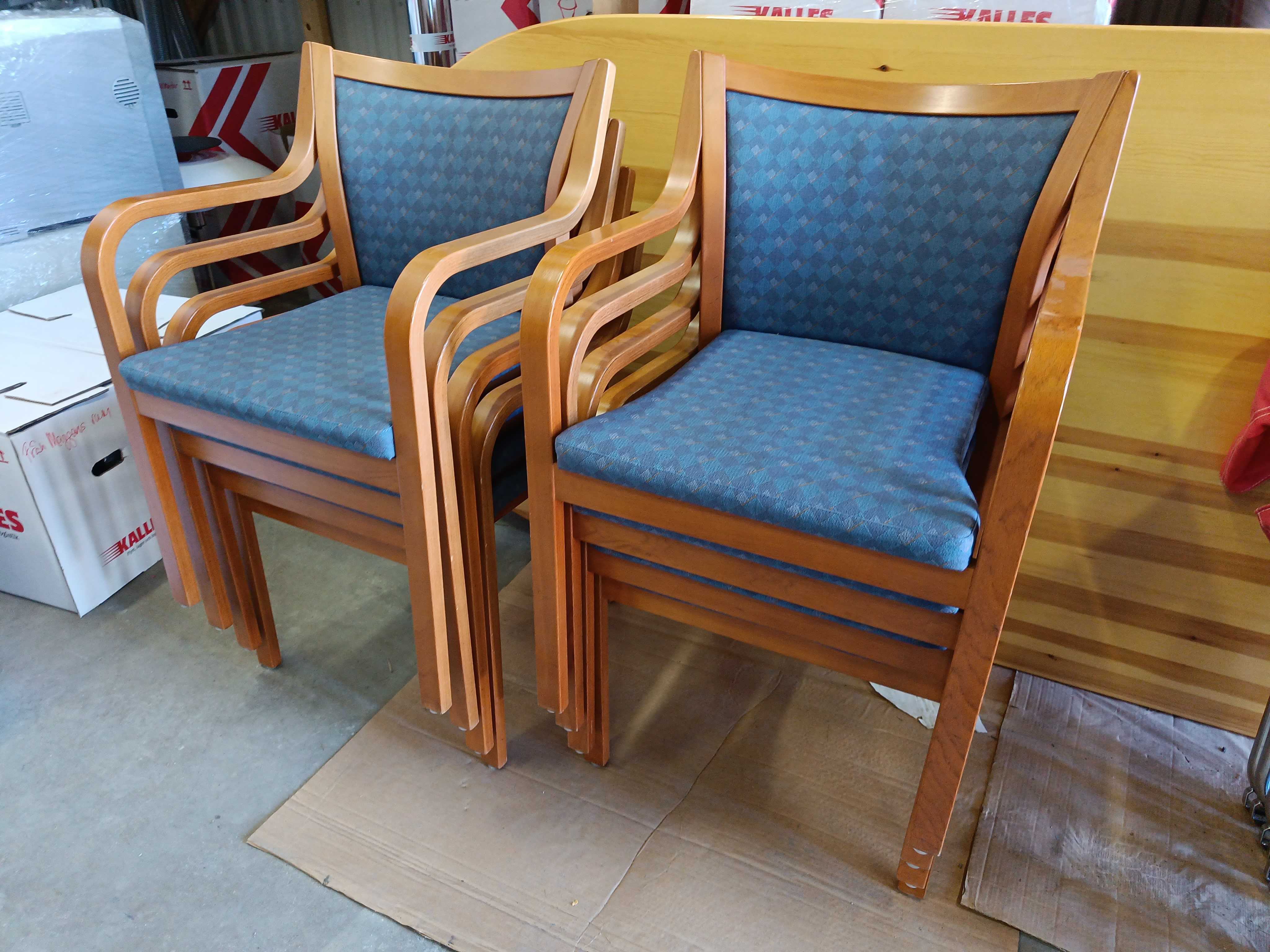 Conference table with 12 stable chairs - PS Auction - We value the ...