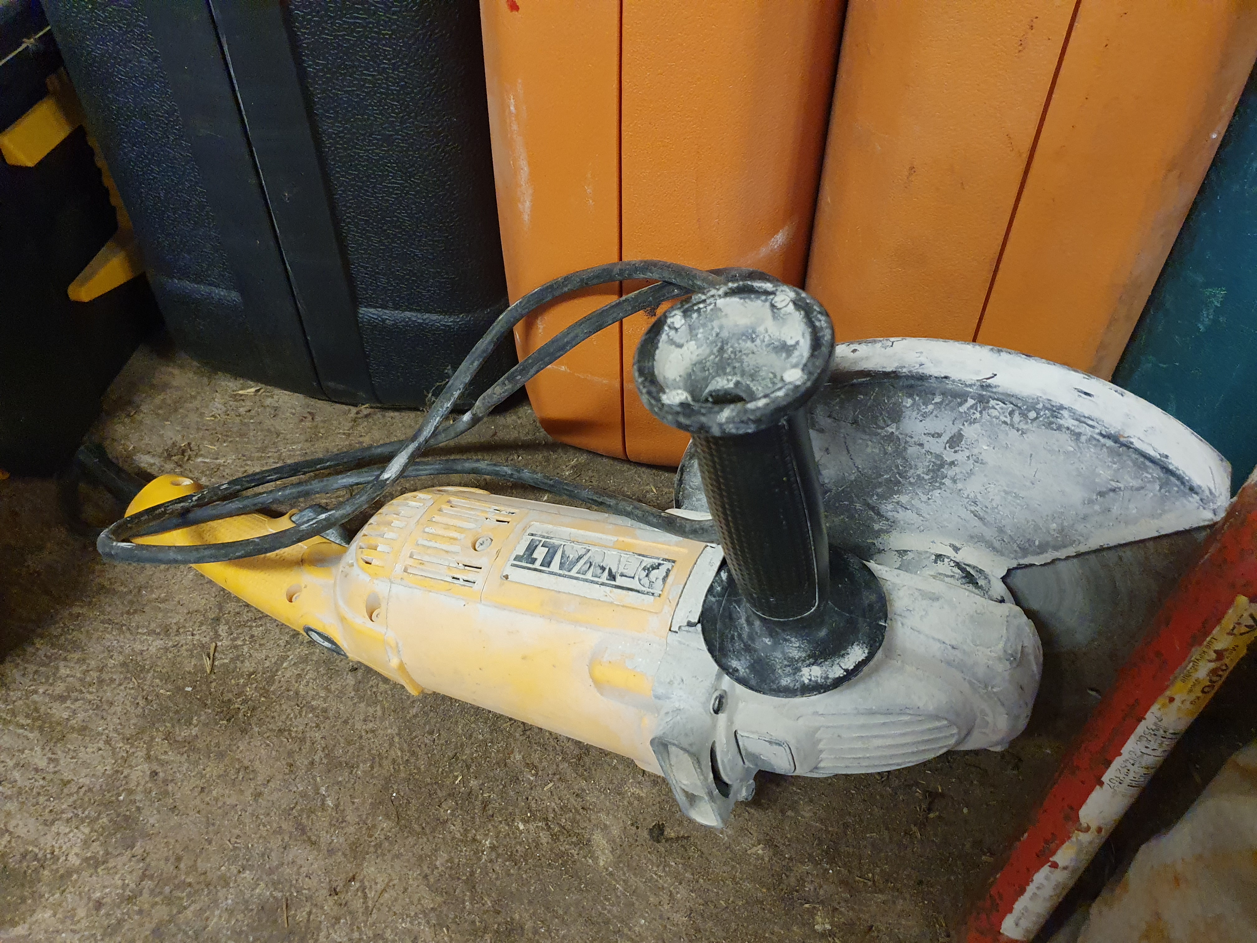 Byggmaterial, verktyg - stor uppsättning nytt och begagnat - Auktioner online - Nätauktioner ...