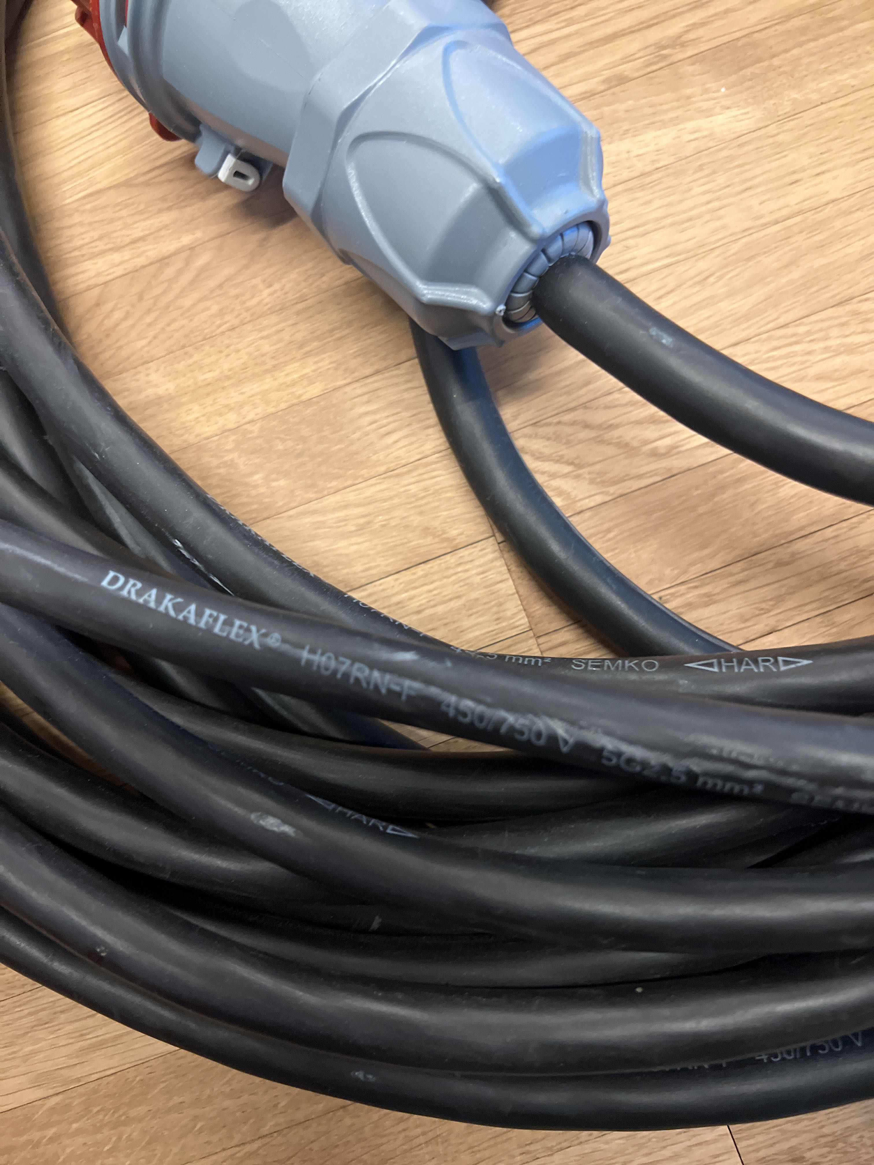 High current cables and electrical panel with fuses - PS Auction - We ...