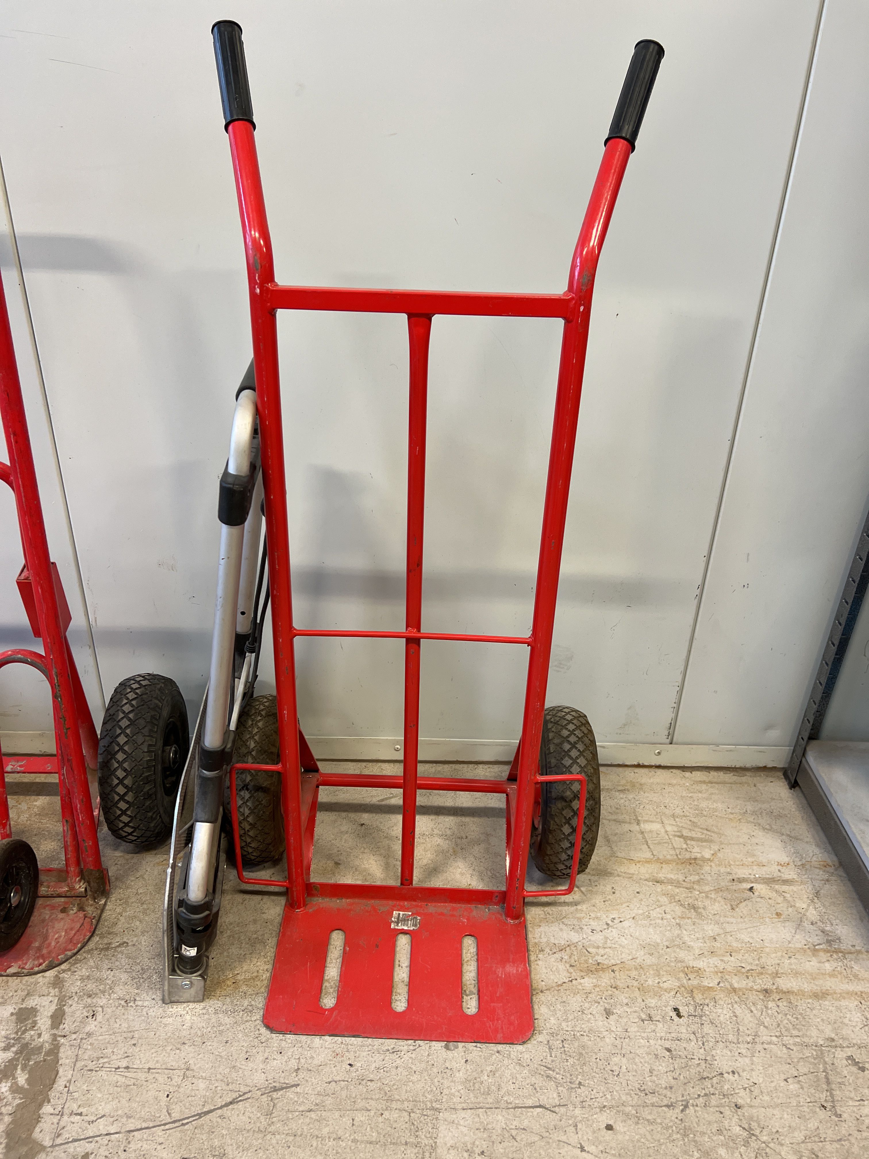 Collection of wheelbarrows/magazine carts - PS Auction - We value the ...