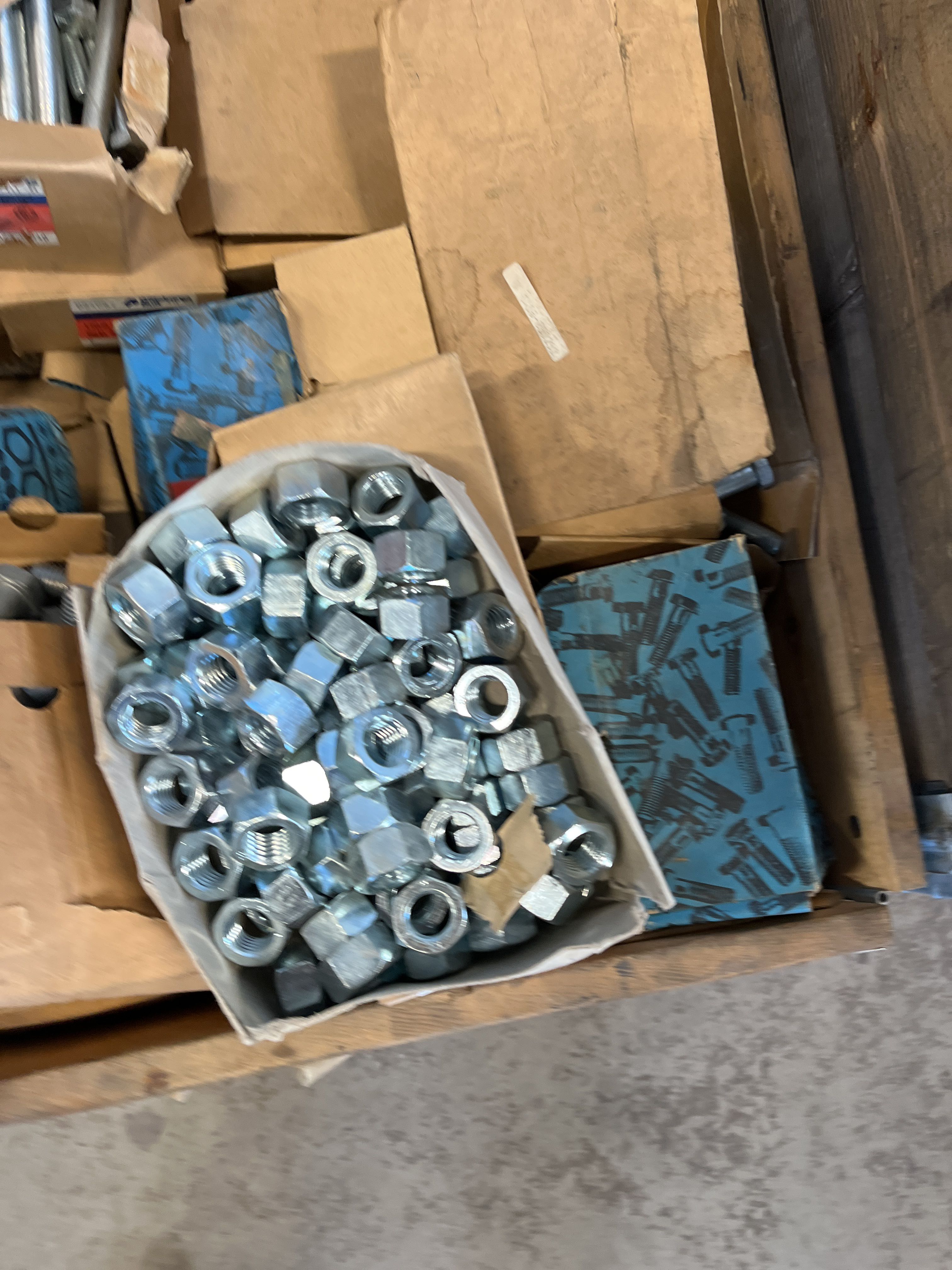 2 pallets with various bolts and nuts - PS Auction - We value the ...
