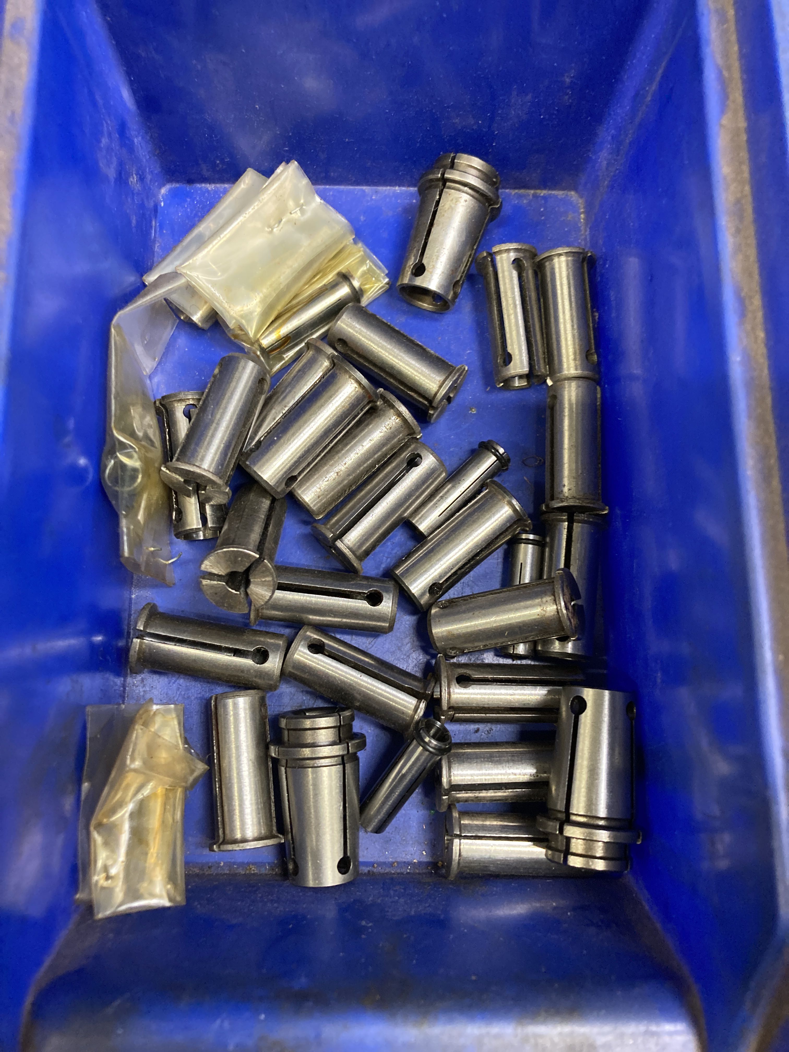 Cylindrical sleeves and chuck - PS Auction - We value the future ...