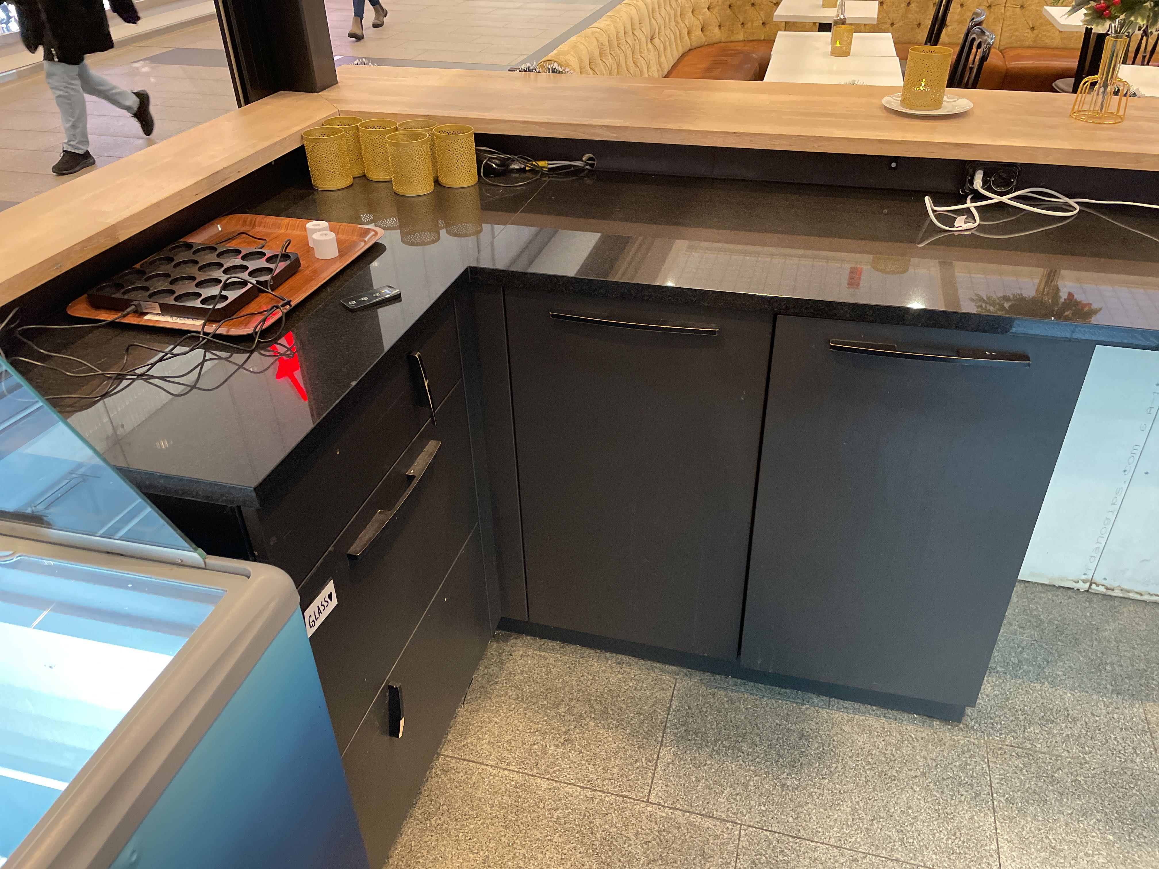 Restaurant counters with cabinets and drawers - PS Auction - We value ...