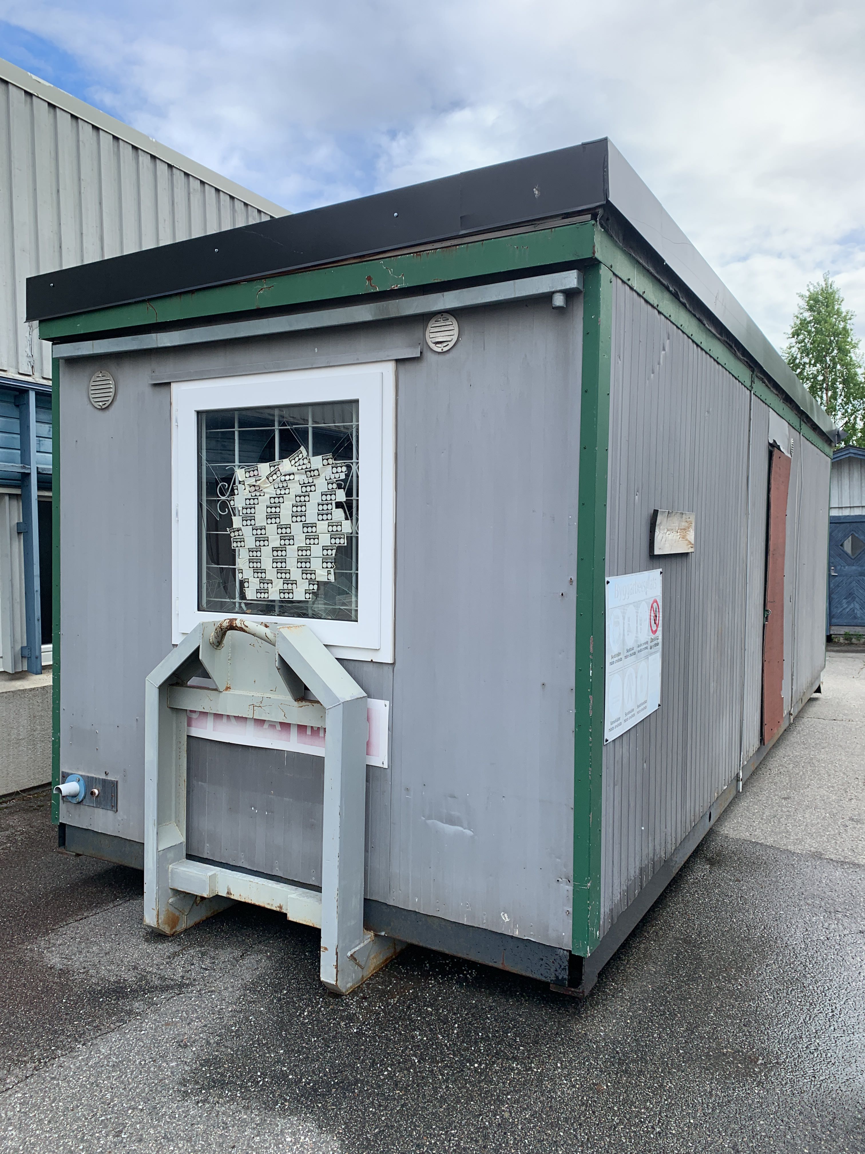 Construction shed on demountable frame - PS Auction - We value the ...