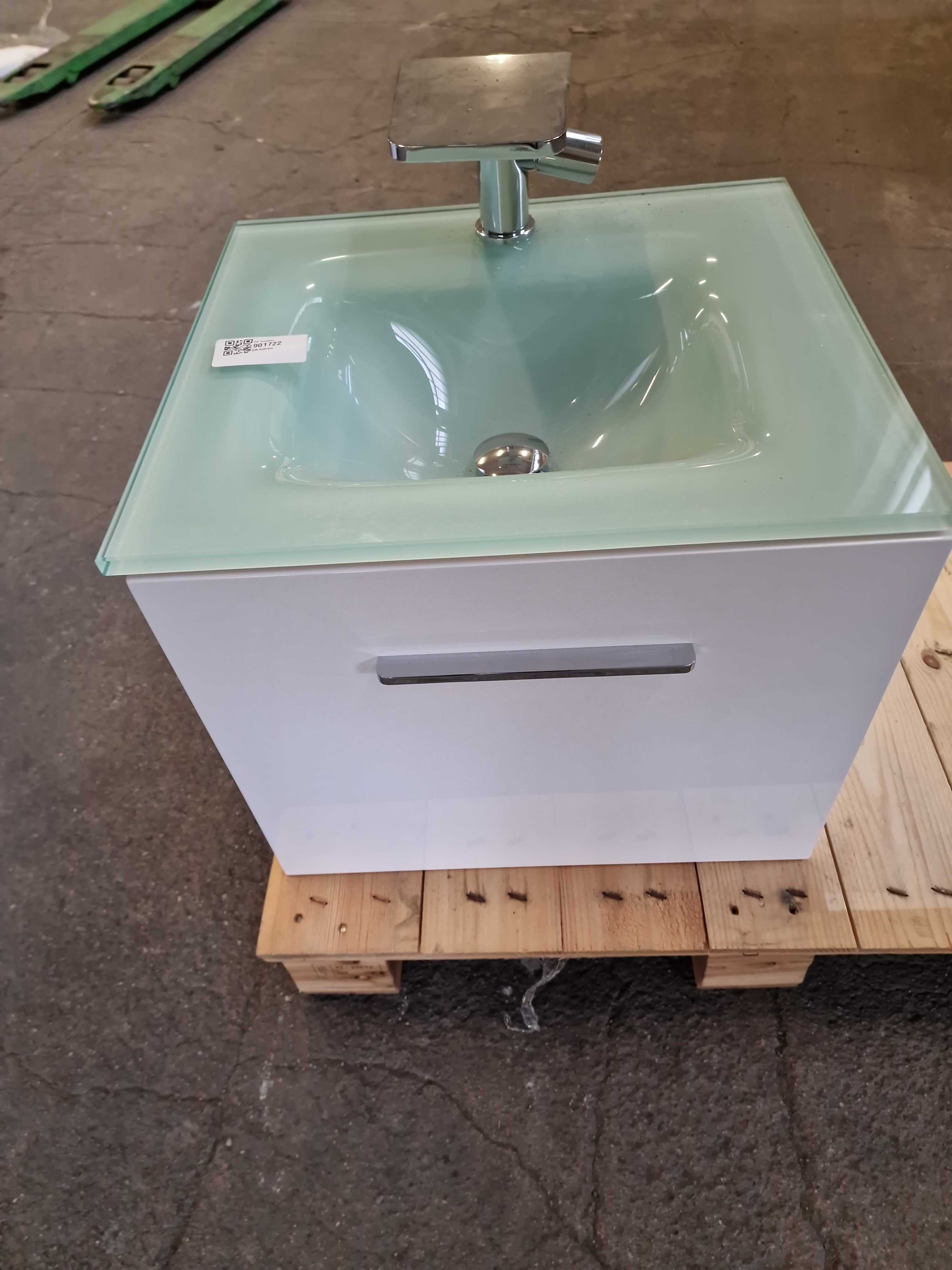 Vit kommod med modern handfat sw254 demoex (1421787) - Hitta auktioner ...