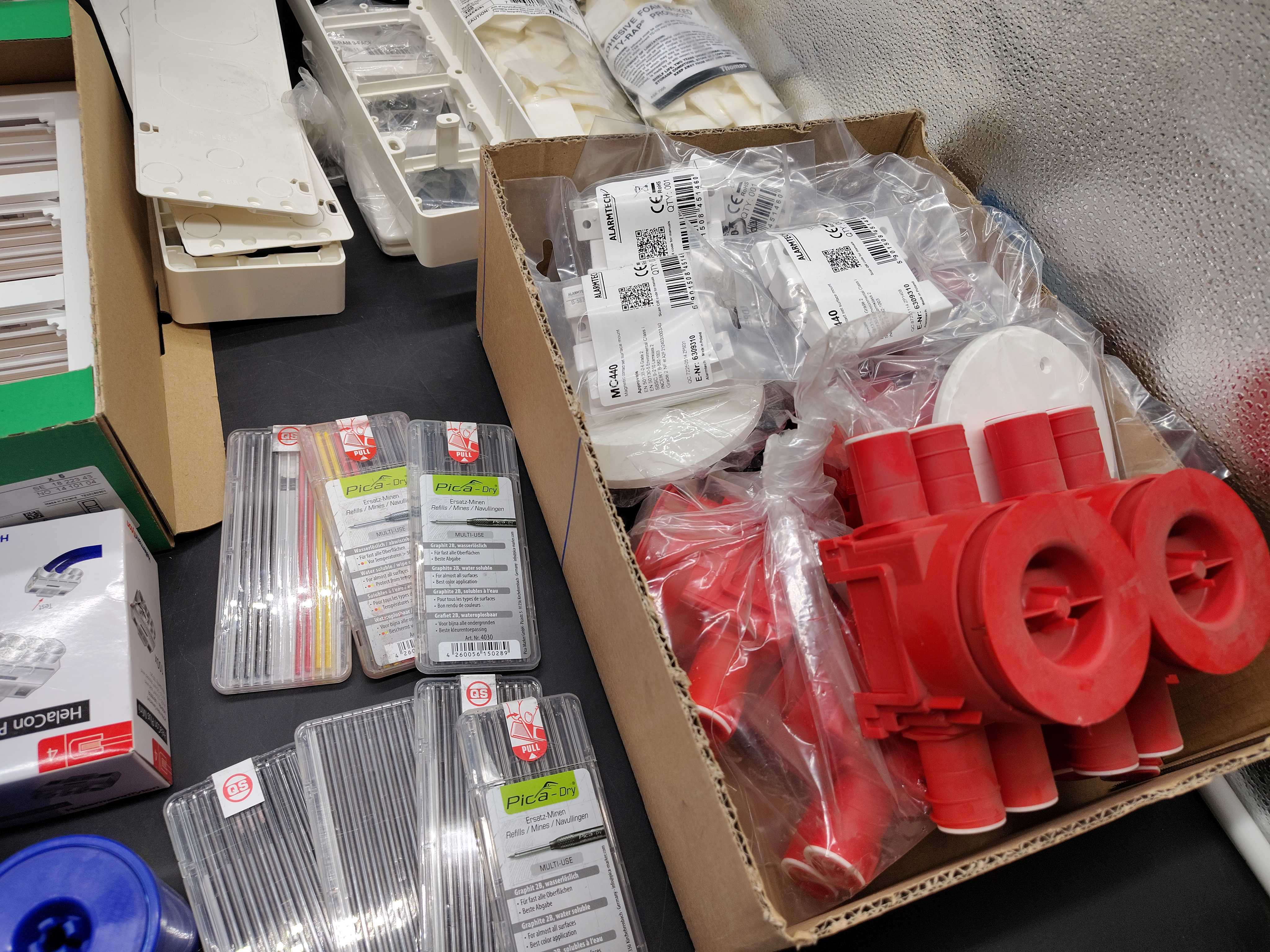 Electrical and installation materials mixed lot - PS Auction - We value ...