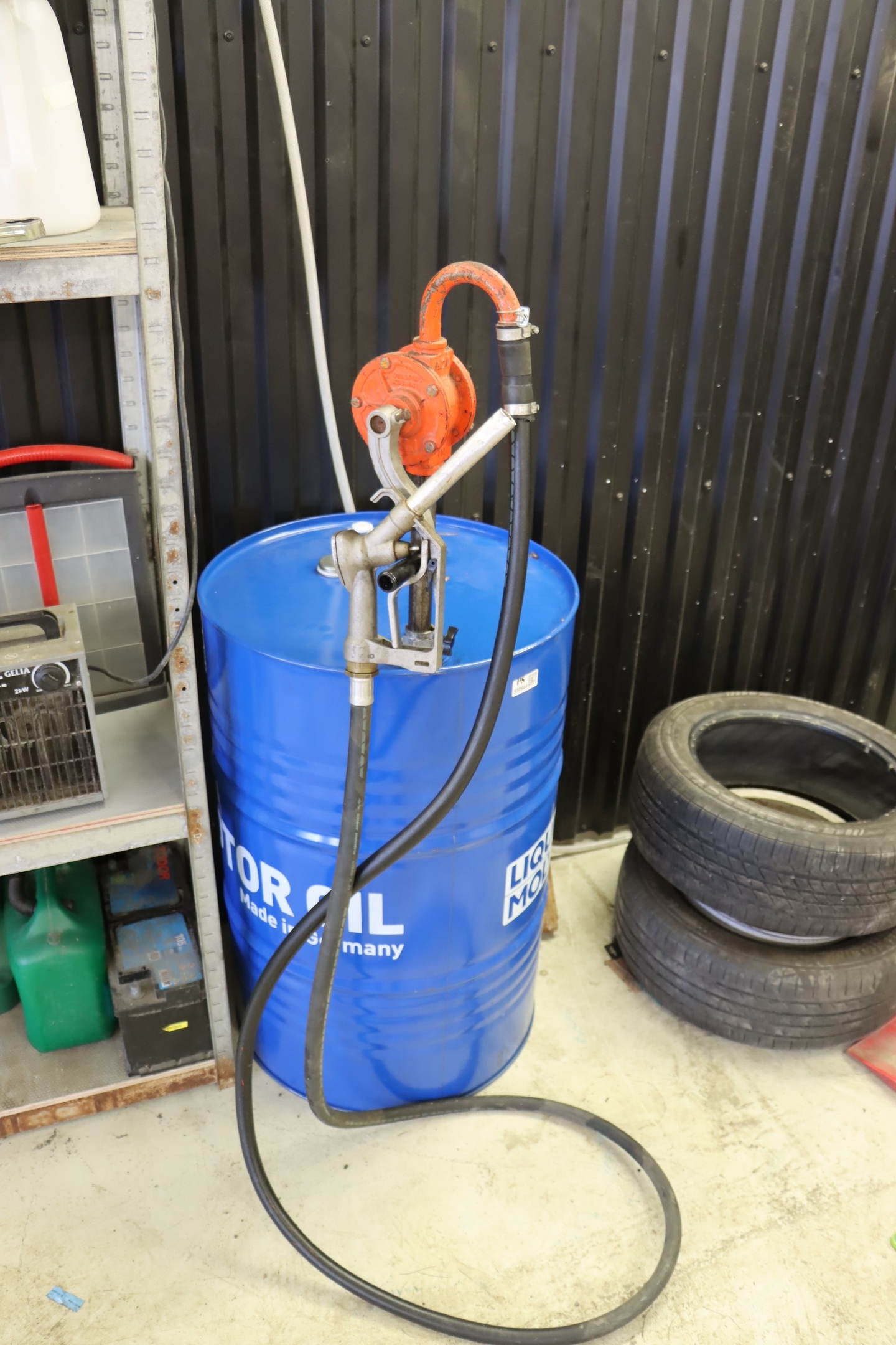 Oil drum, pump approx. 180 liters Top Tec 4200 5W-30 Liqui Moly - PS ...