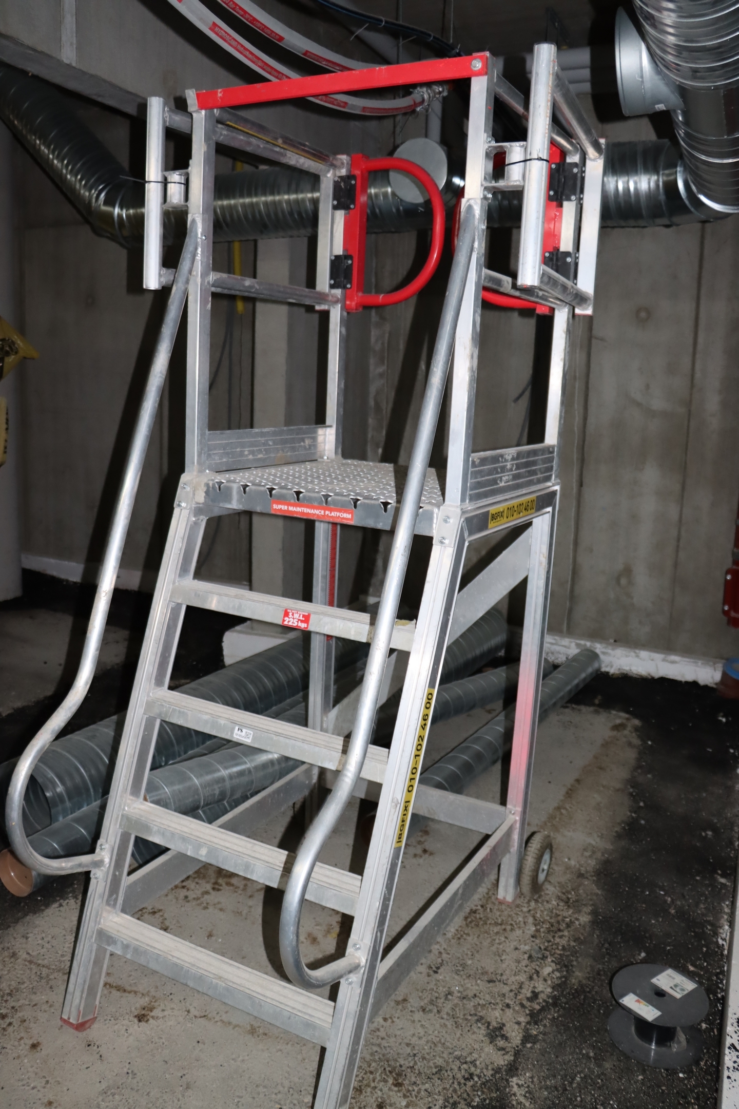 Safeloader 6000 - 2 pcs Platforms + TruckAccess Stairs - PS Auction ...
