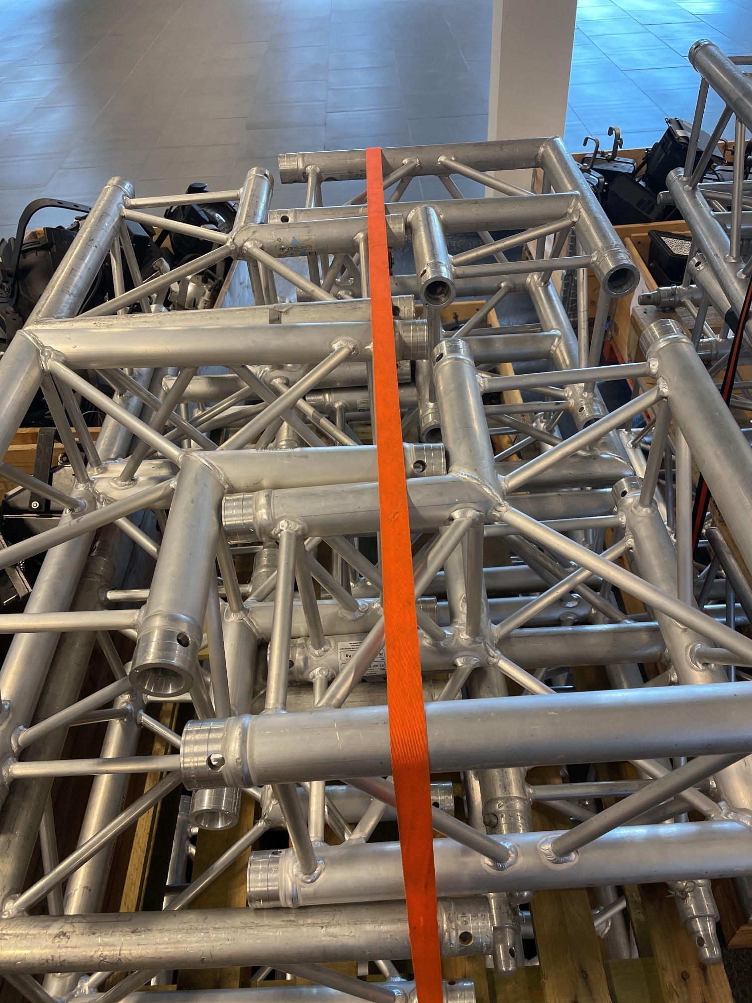 2 pallets rope, Prolyte 2-way corner 90 H30V-C003 - PS Auction - We ...