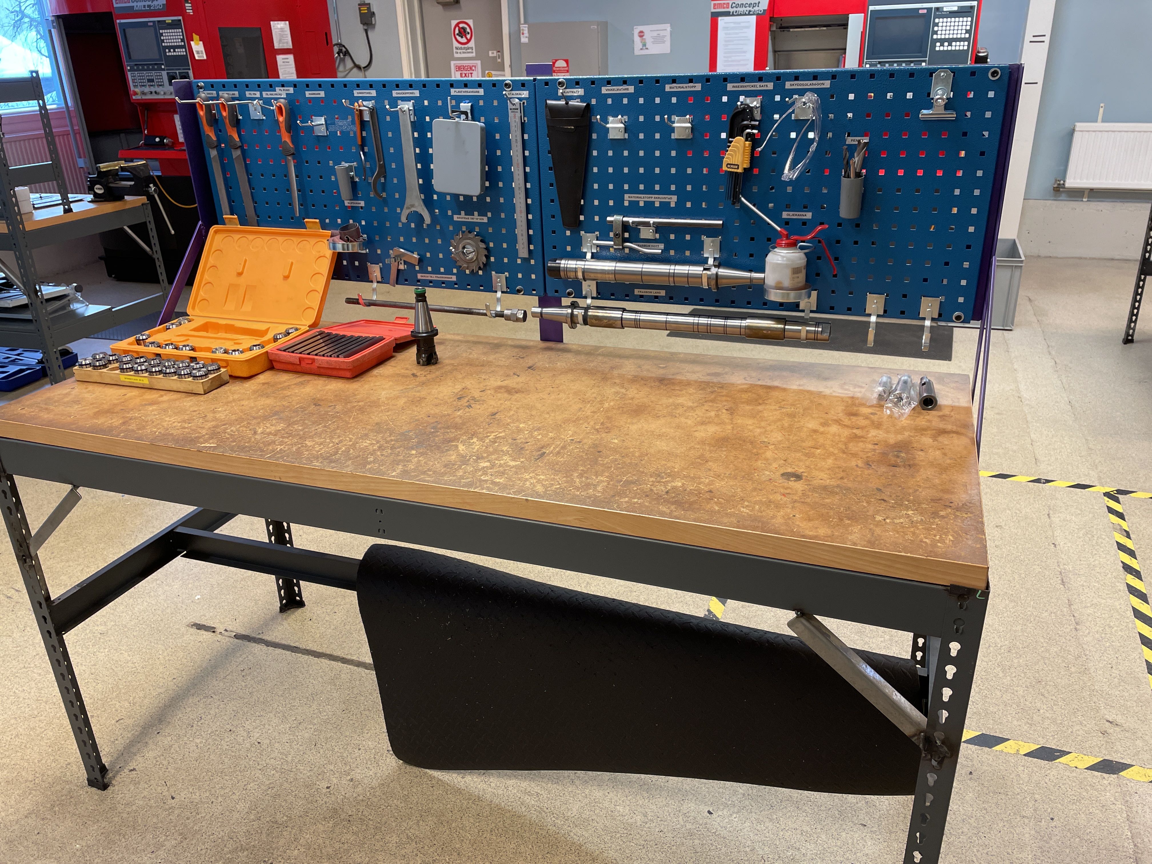 Mill ABENE VHF3 with tools & workbench - PS Auction - We value the future - Largest in net auctions