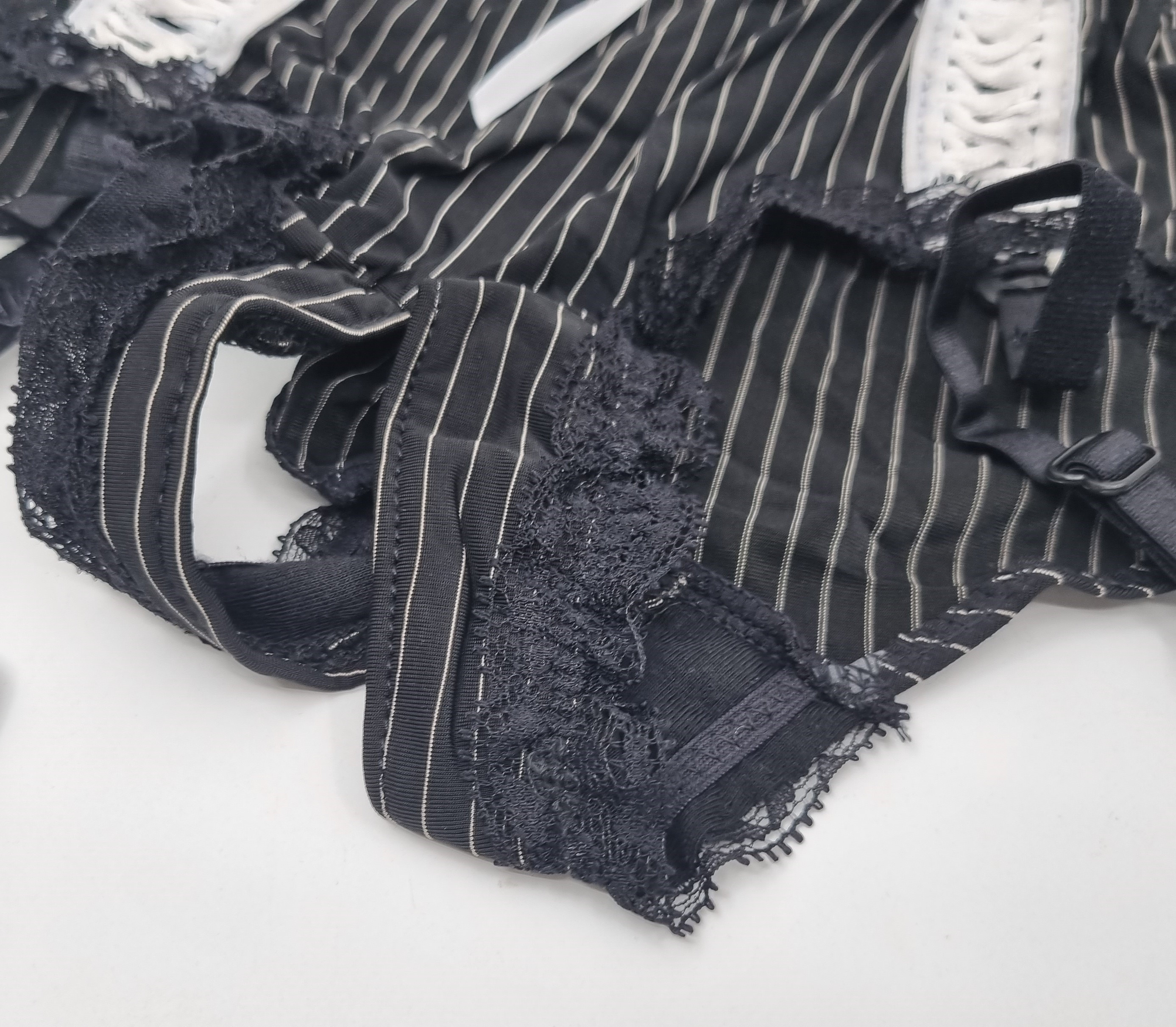 6 pcs Crotchless Thong with Removable Garters, pinstripe, Size XL- Free ...