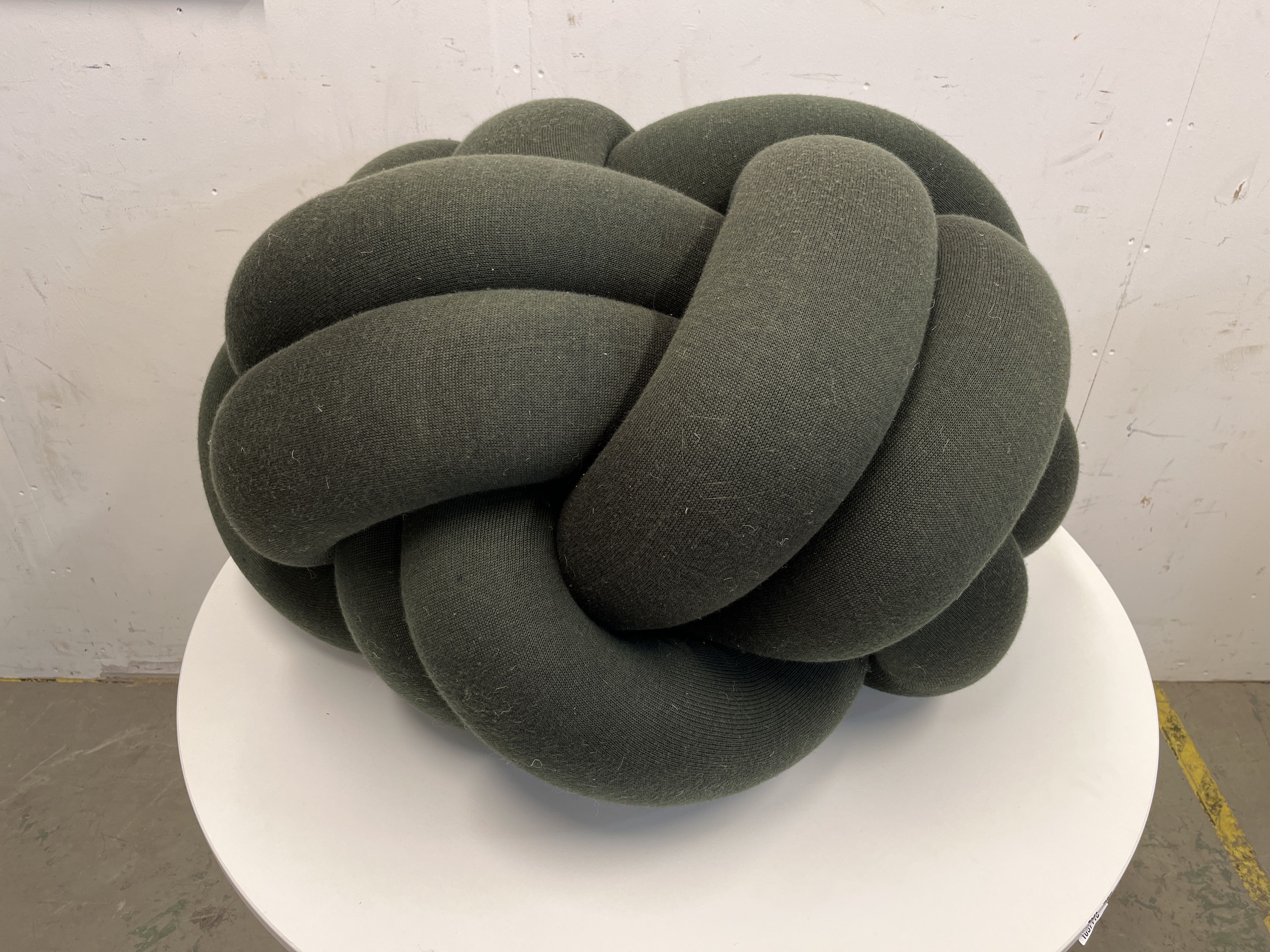 Pouf, 'Knot' - PS Auction - We value the future - Largest in net auctions