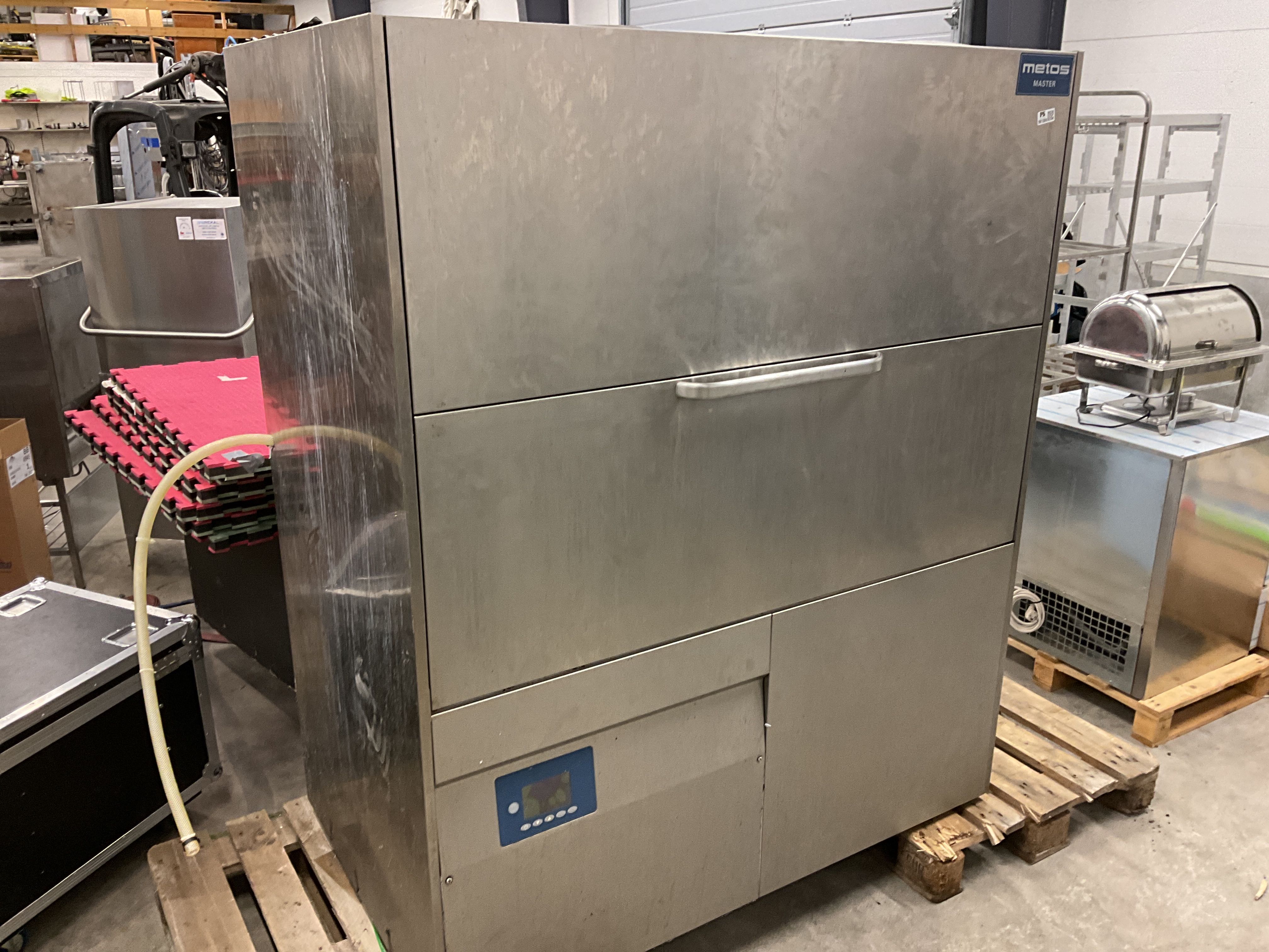 Heavy duty dishwasher / industrial dishwasher Metos - PS Auction - We ...