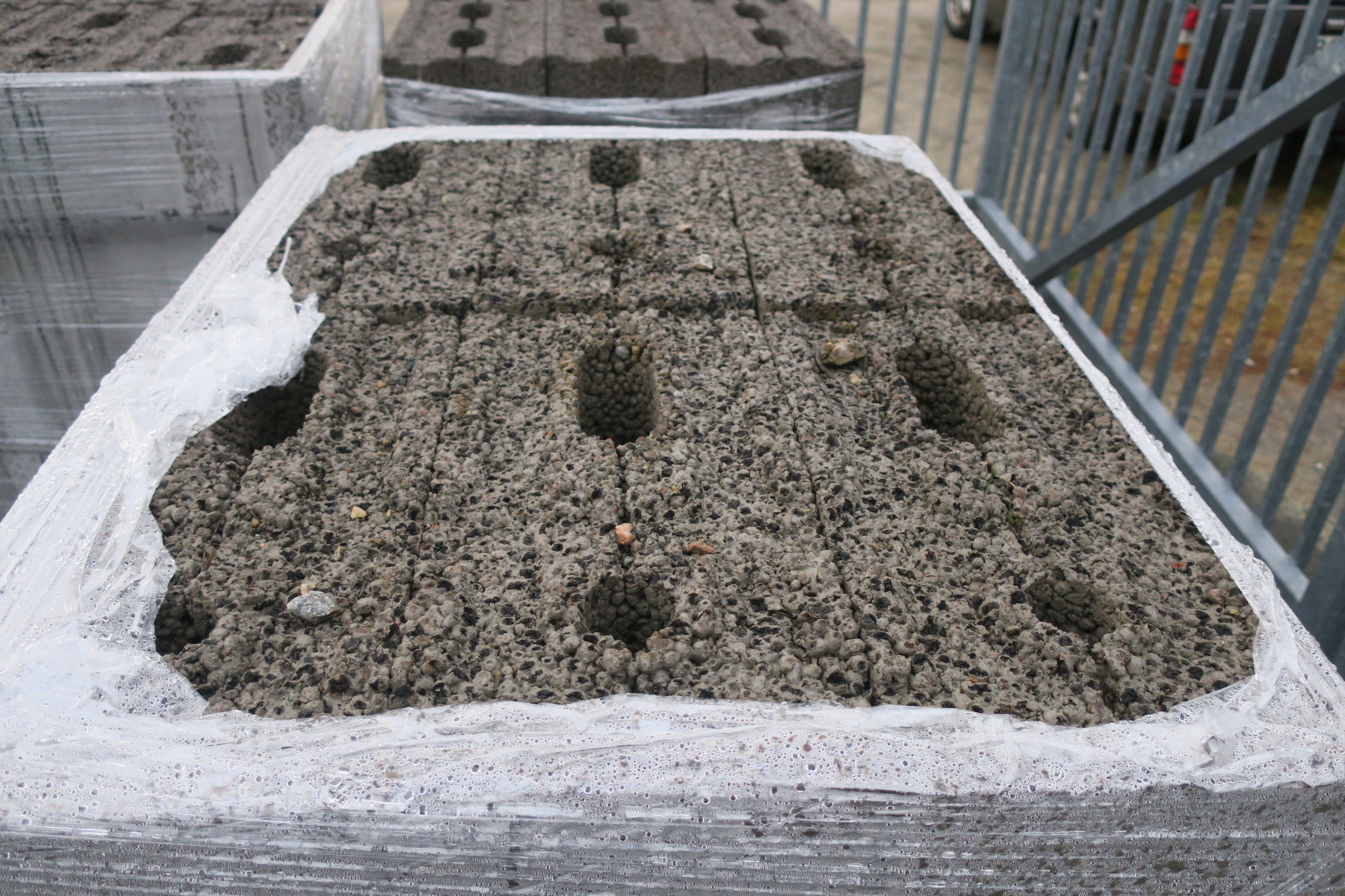 5 st pall med lecablock - Auktioner online - Nätauktioner ...