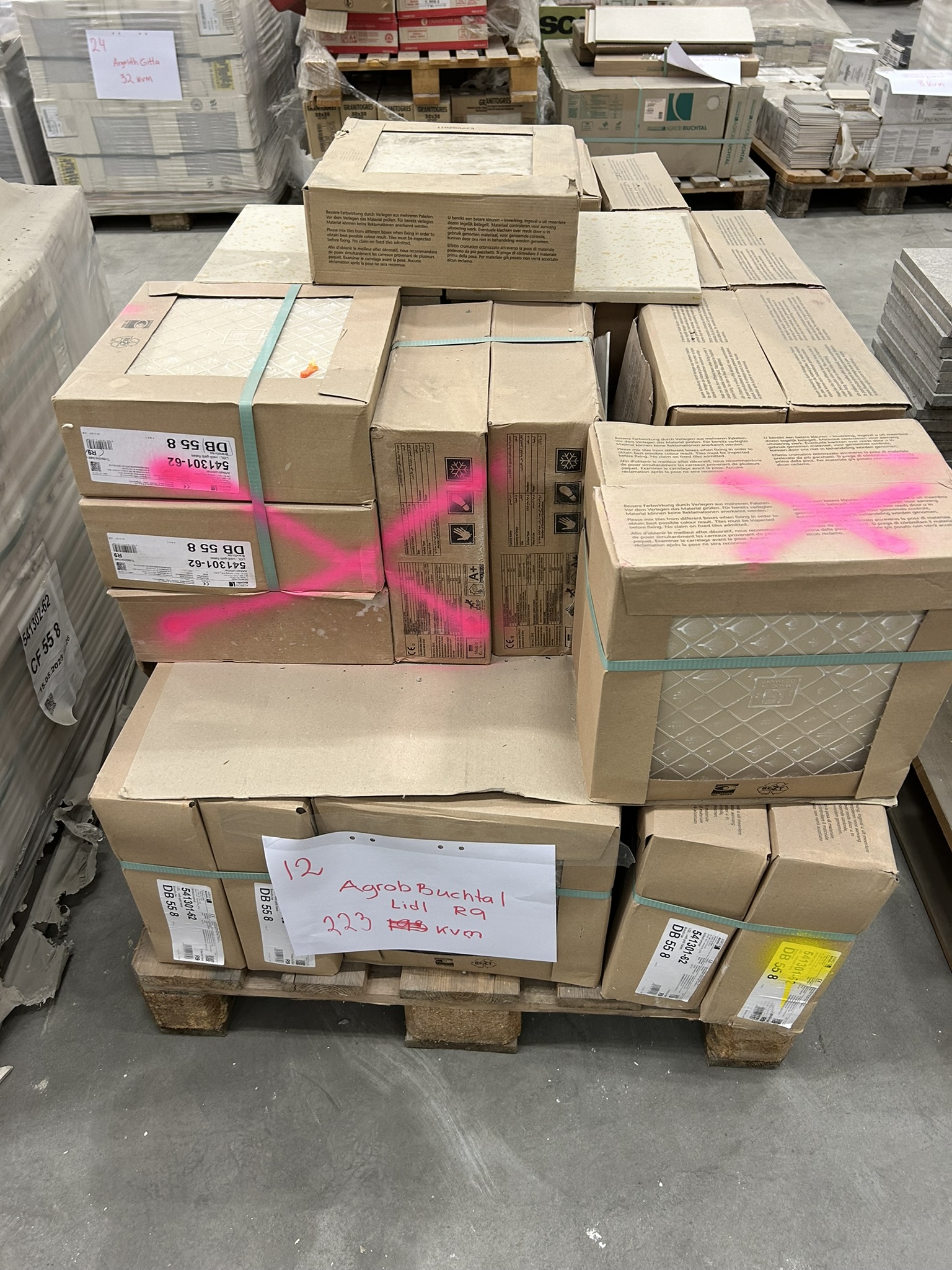 12. Agrob Buchtal Lidl plate R9 298X298X15 390 square meters - PS Auction - We value the future ...