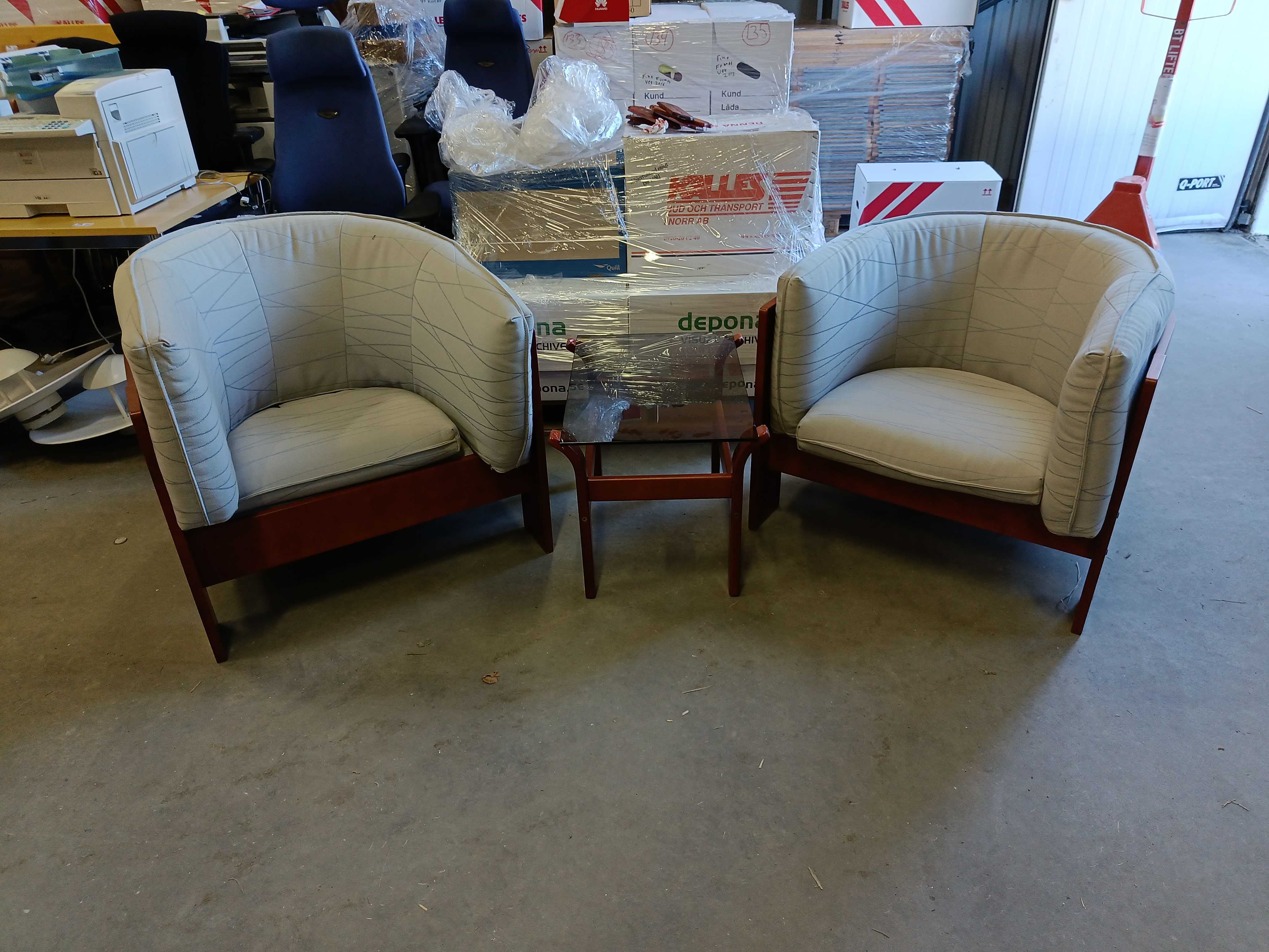 Armchairs and Tables - PS Auction - We value the future - Largest in ...