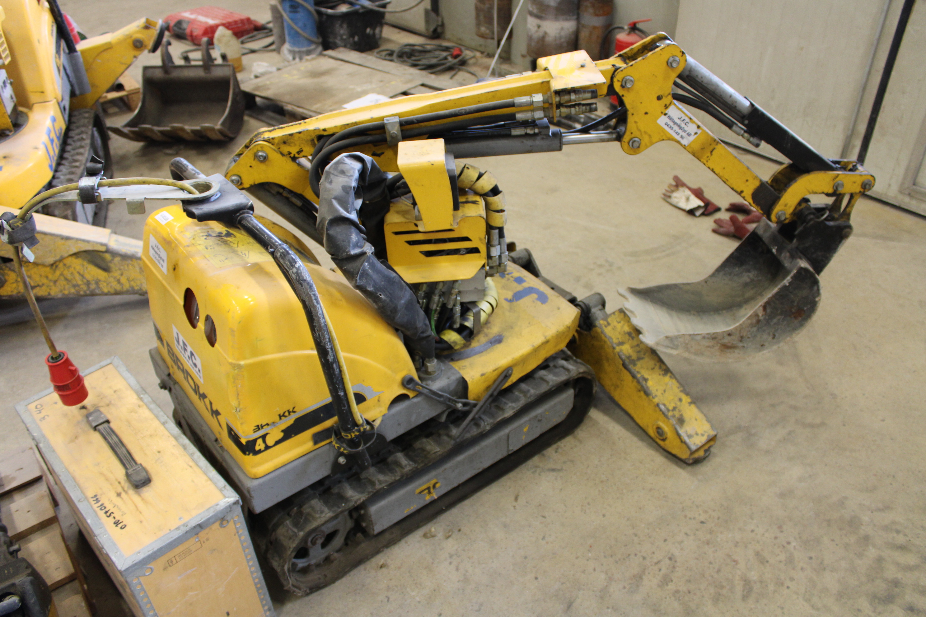 Remote controlled demolition robot Brokk 40 -06 - PS Auction - We value ...