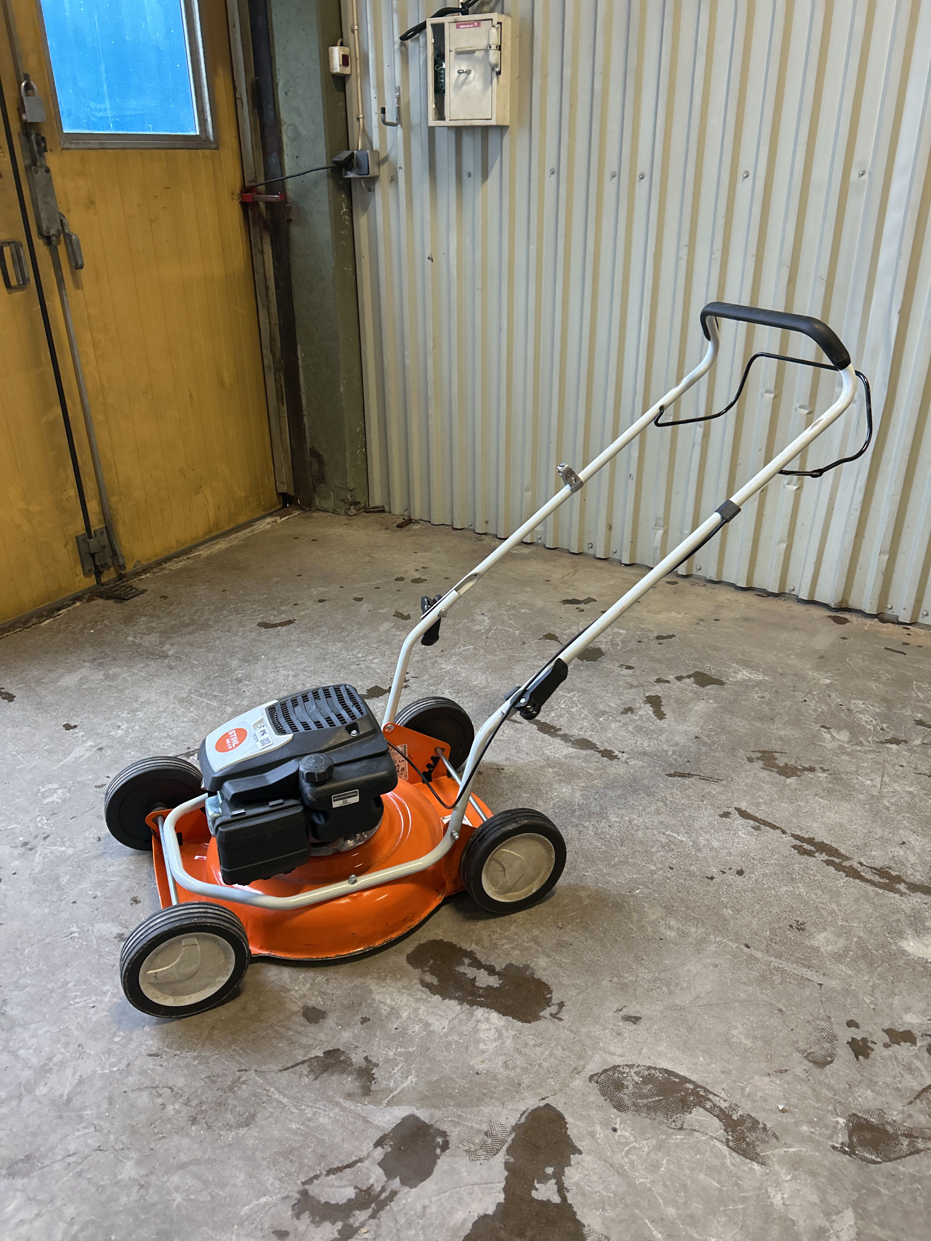 Gräsklippare STIHL RM 2.2 R - Auktioner online - Nätauktioner ...