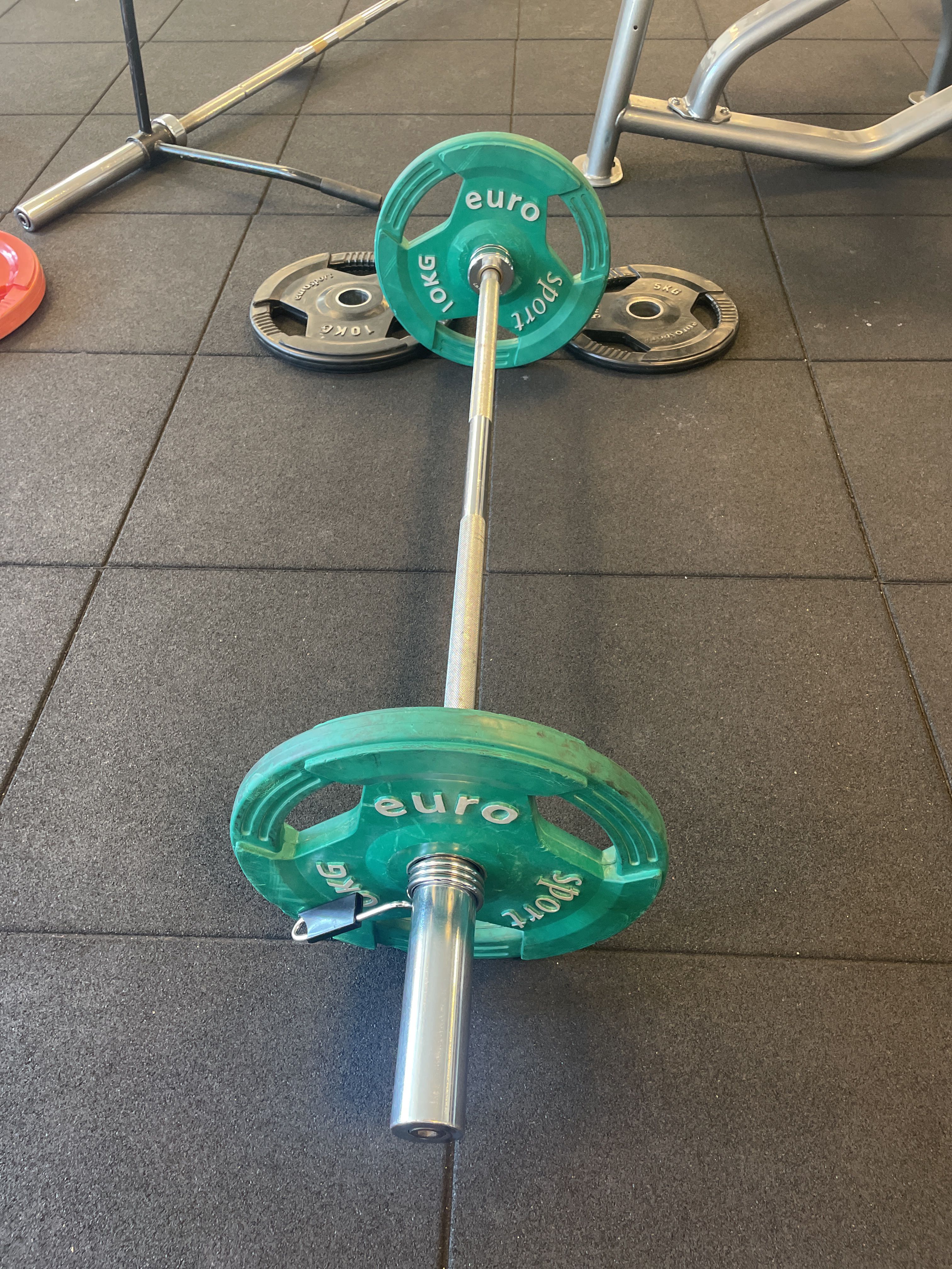 Bicepcurl samt skivstång - Auktioner online - Nätauktioner ...