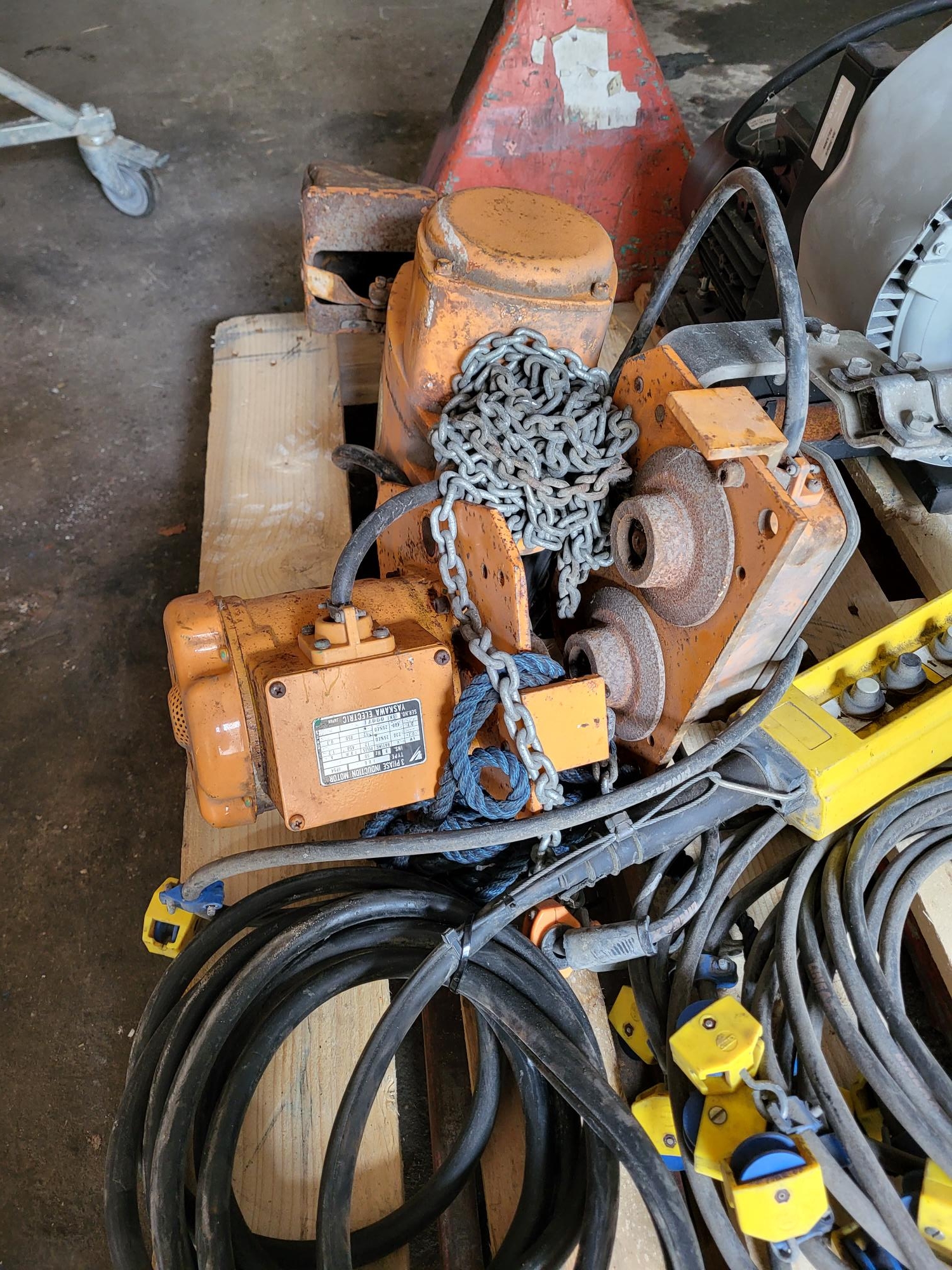 Chain hoists, extraction and chains - PS Auction - We value the future ...