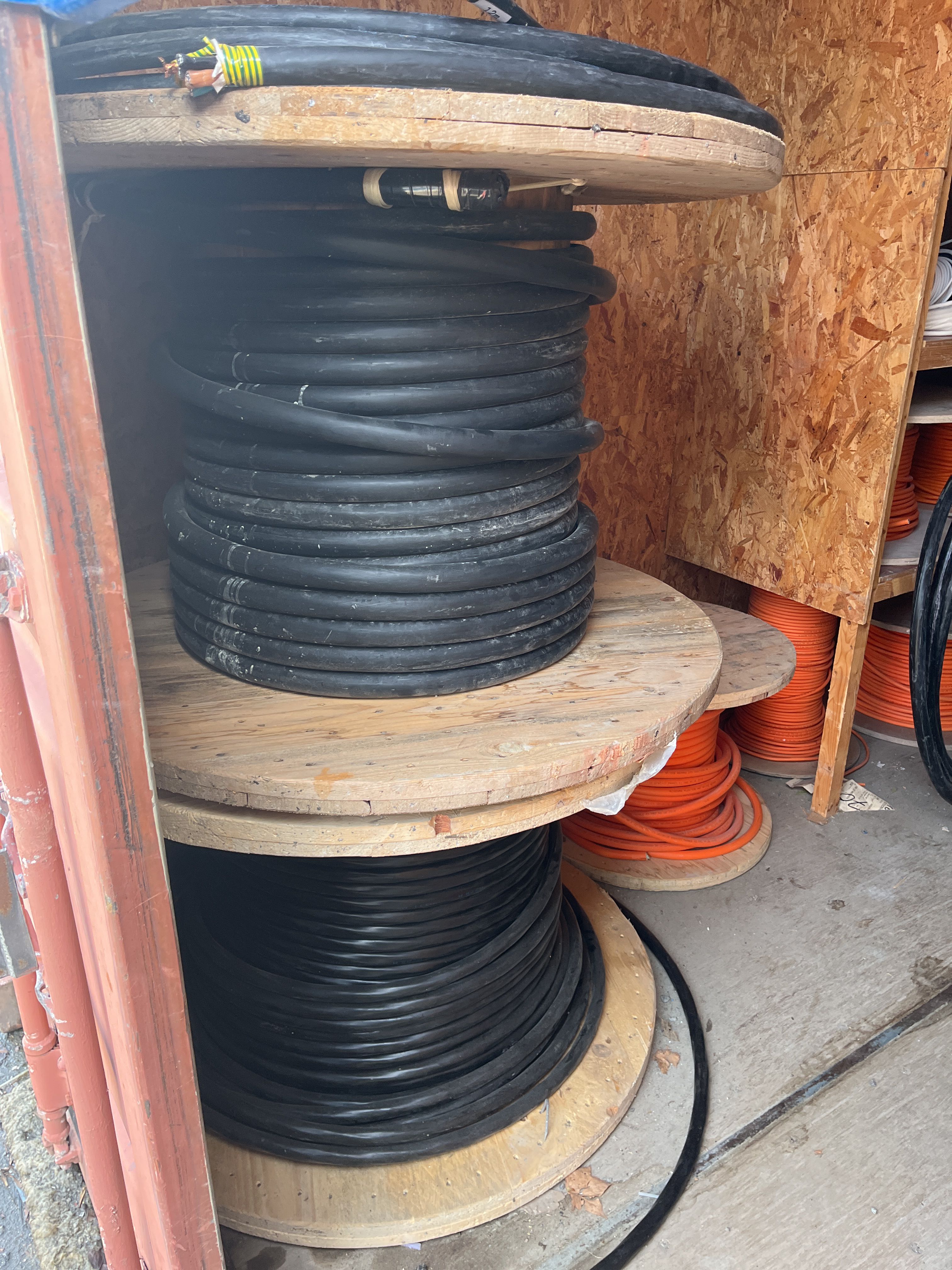 20 Foot Container incl. content (Cables) - PS Auction - We value the ...