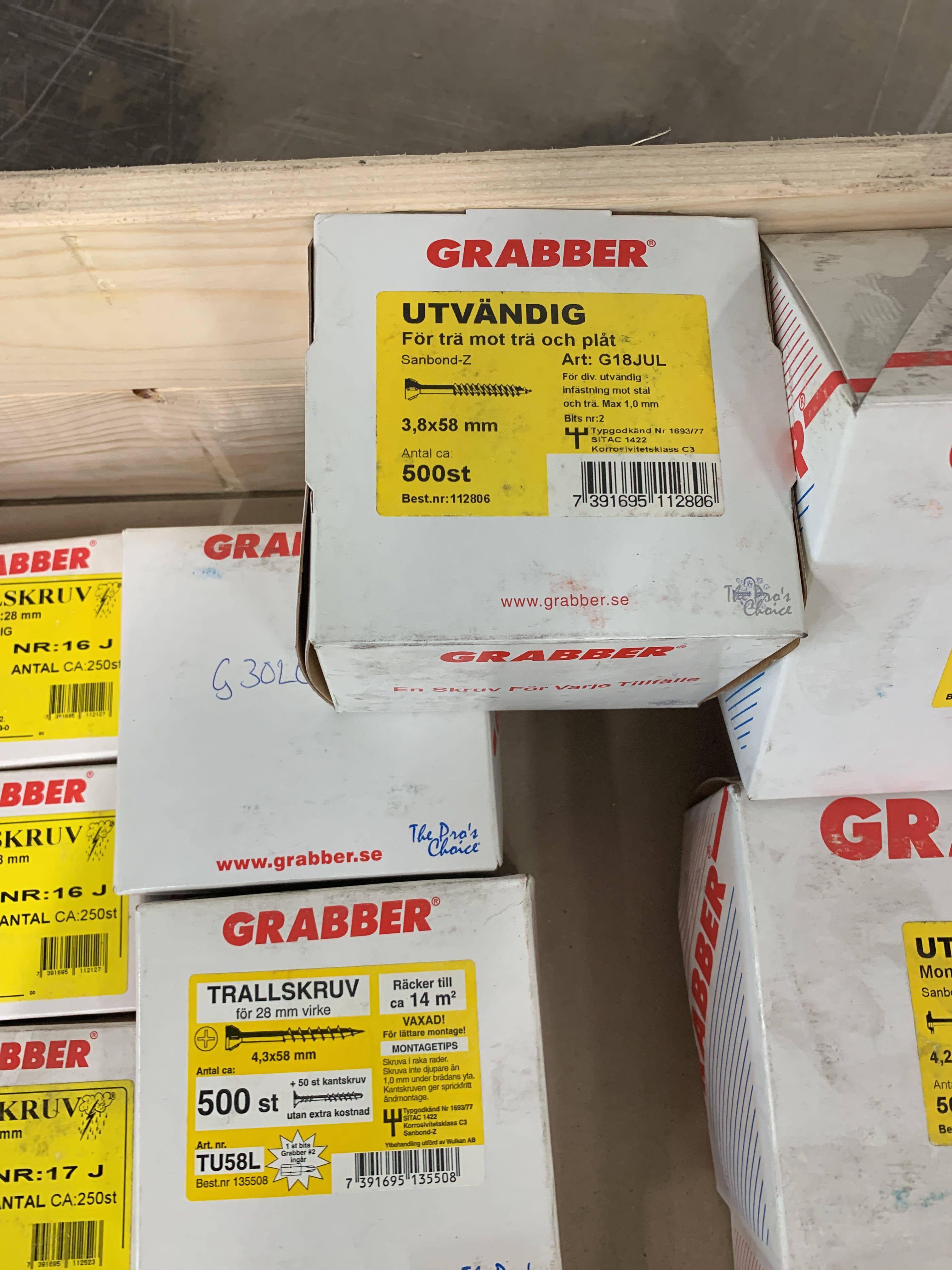 Assortment with screw, Grabber - PS Auction - We value the future ...