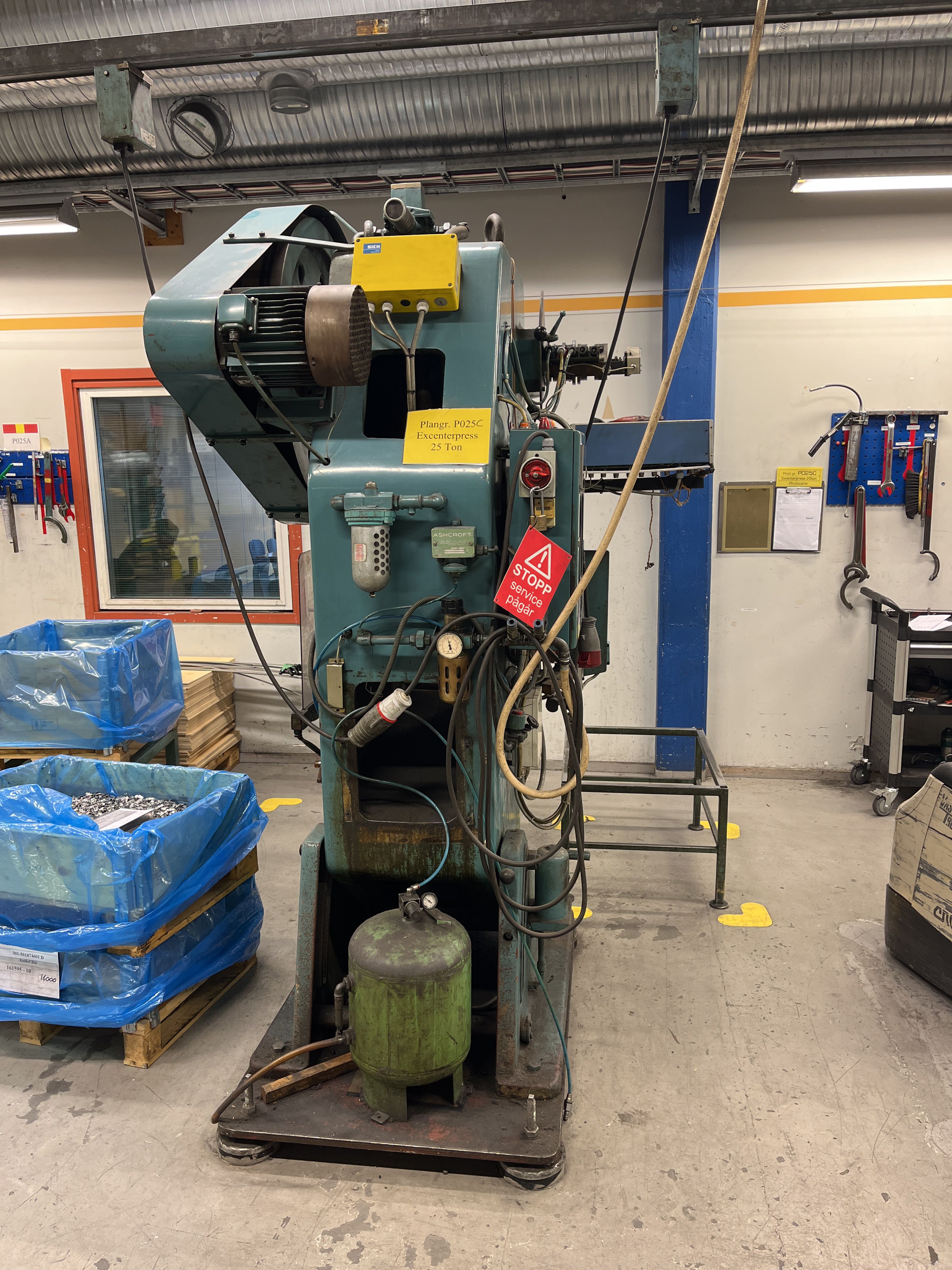 Eccentric press 25 tons Smålandsstenar COF250 -1974 - PS Auction - We ...