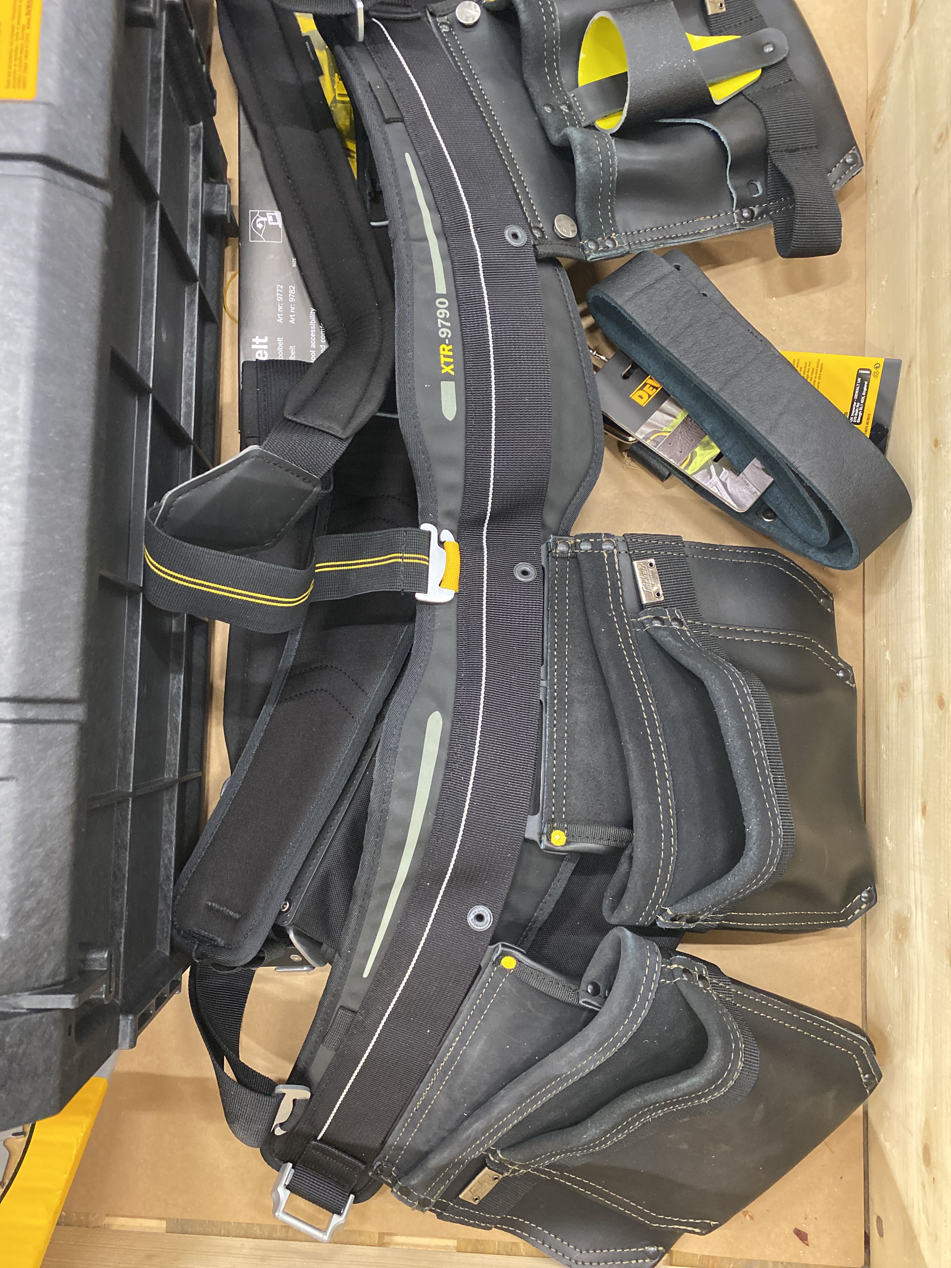 Tool boxes and tool belts Dewalt - PS Auction - We value the future ...