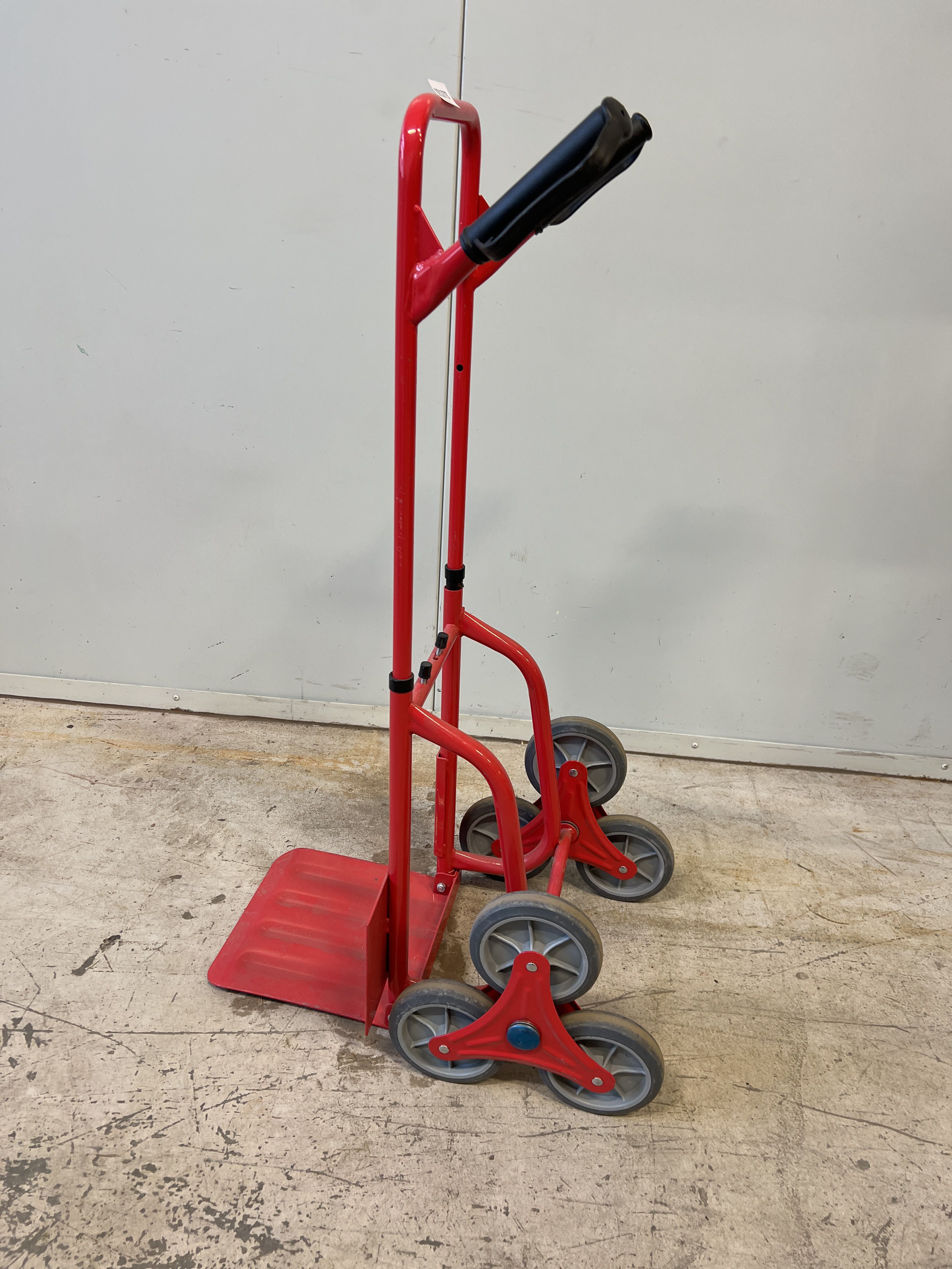 Collection of wheelbarrows/magazine carts - PS Auction - We value the ...