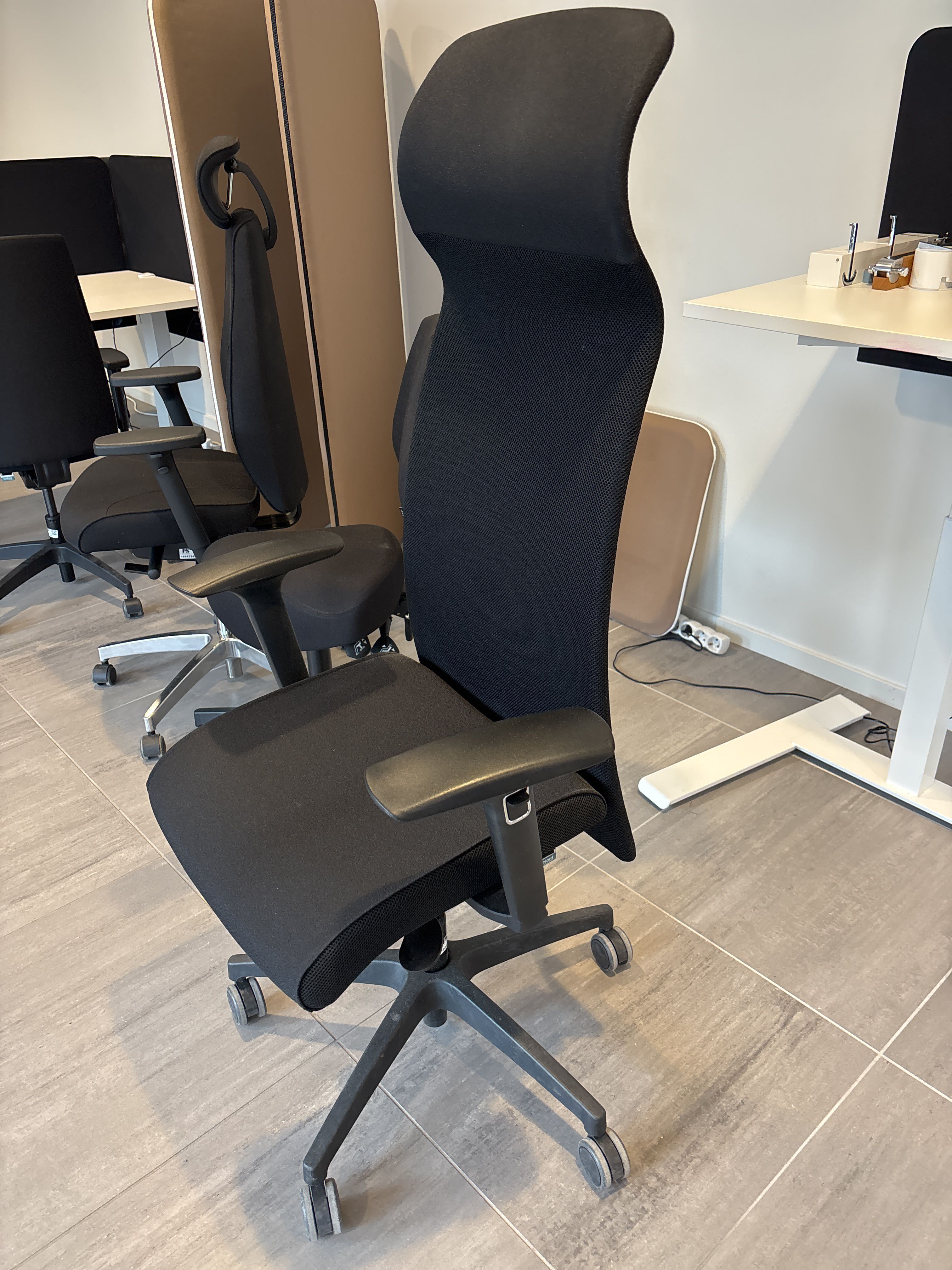 Solium office chair with armrests - PS Auction - We value the future ...