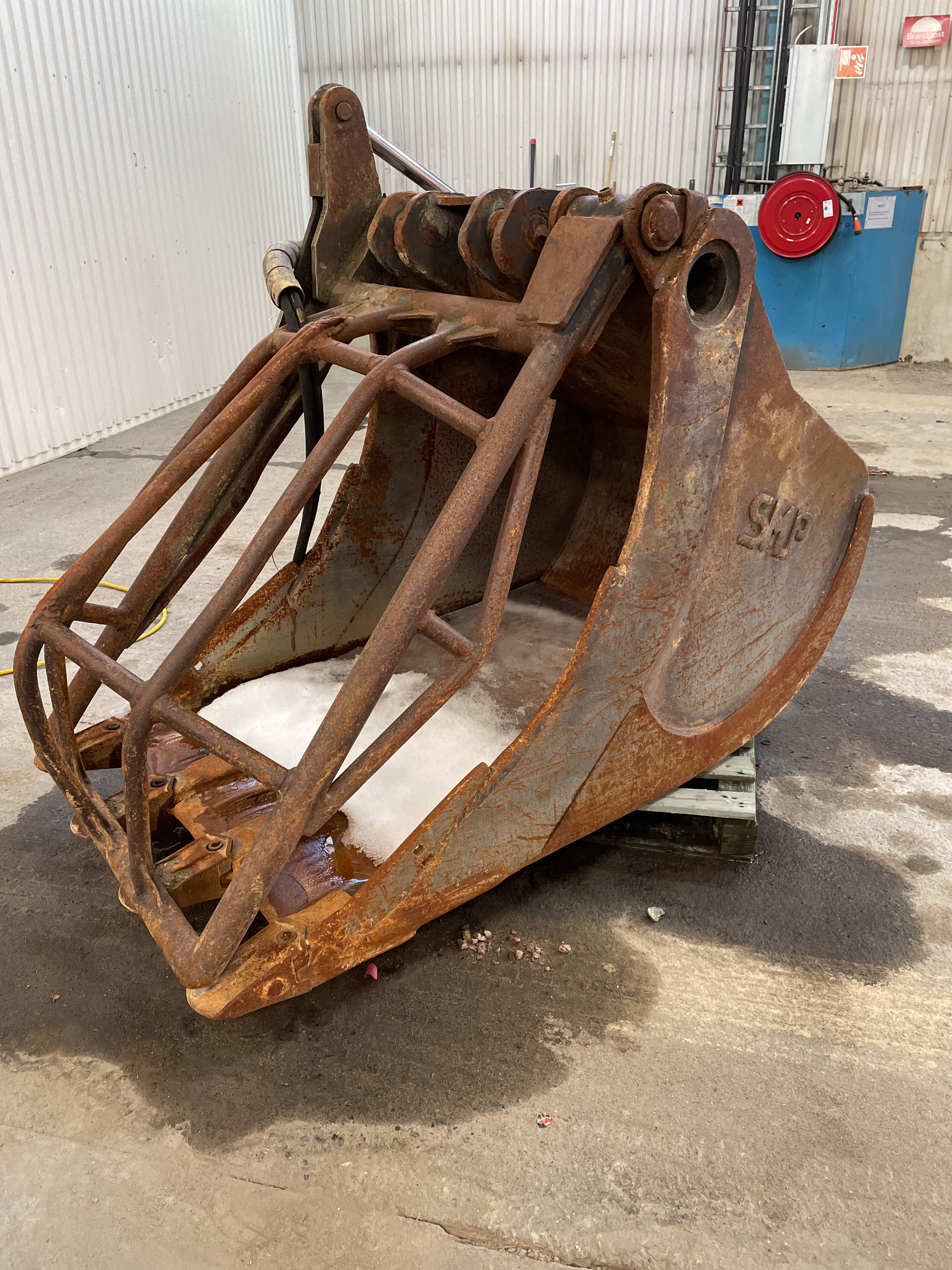 Material bucket / Grid bucket B20 attachment. SMP - PS Auction - We ...