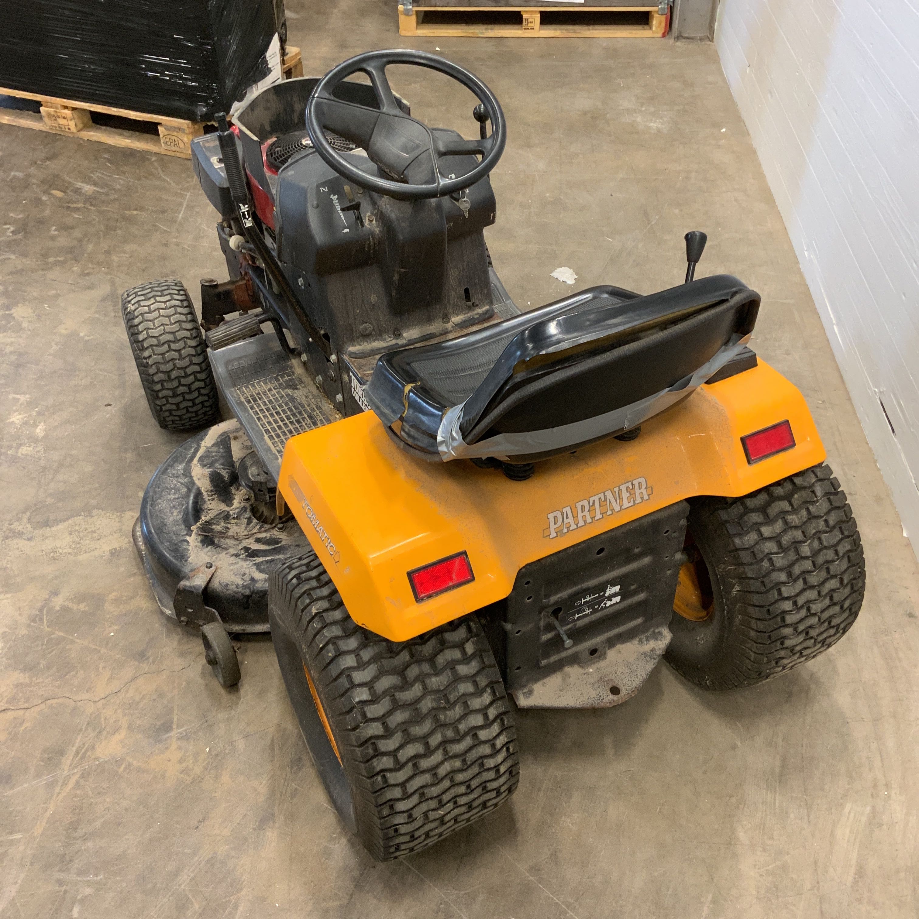 Riding Lawn Mower Partner (Hydrostat, 15.5 HP B&S) - PS Auction - We ...