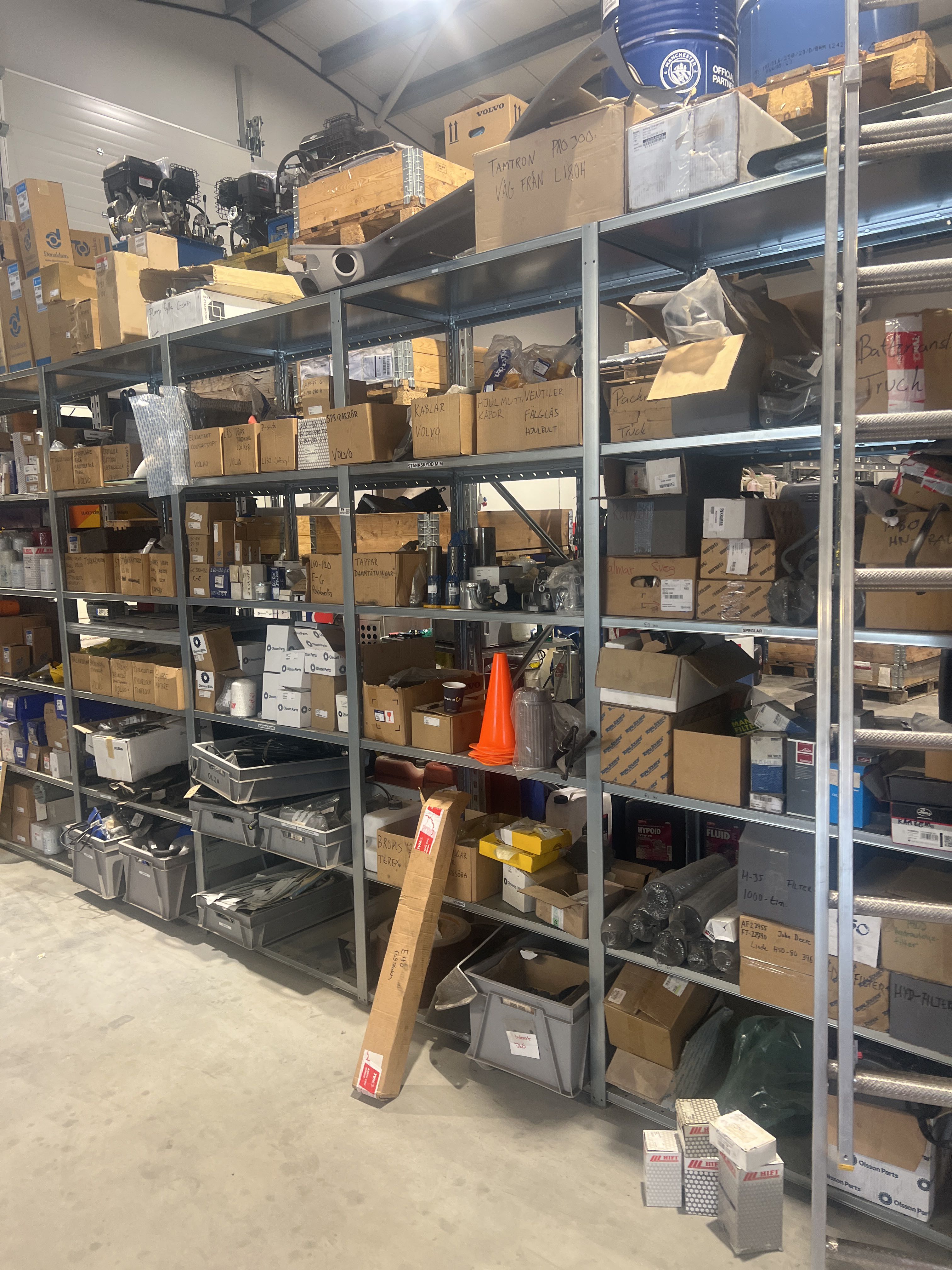 Spare parts warehouse Volvo Cat etc - PS Auction - We value the future ...