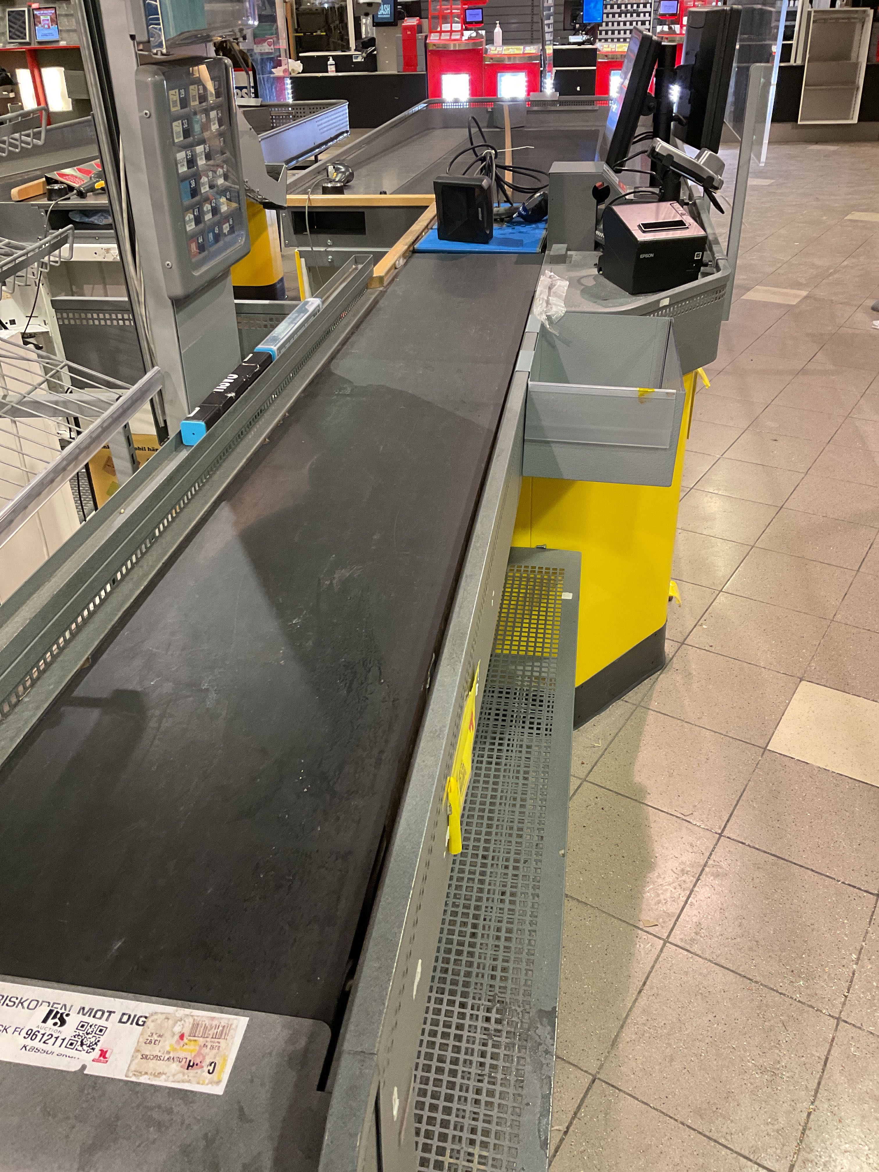 Cash desk with conveyor belt - PS Auction - We value the future ...